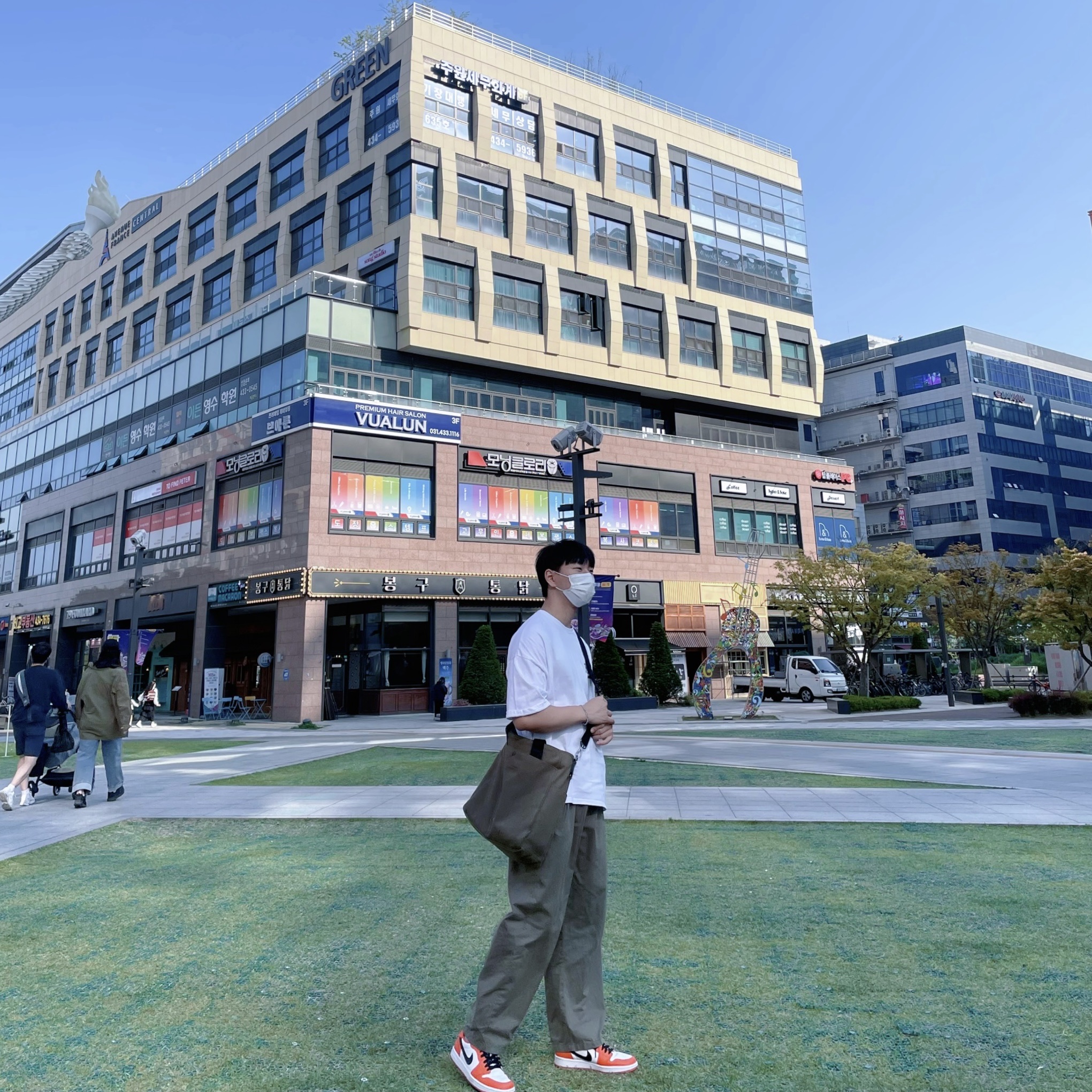 정프로 (@pro_j) 님의 게시물 | KREAM