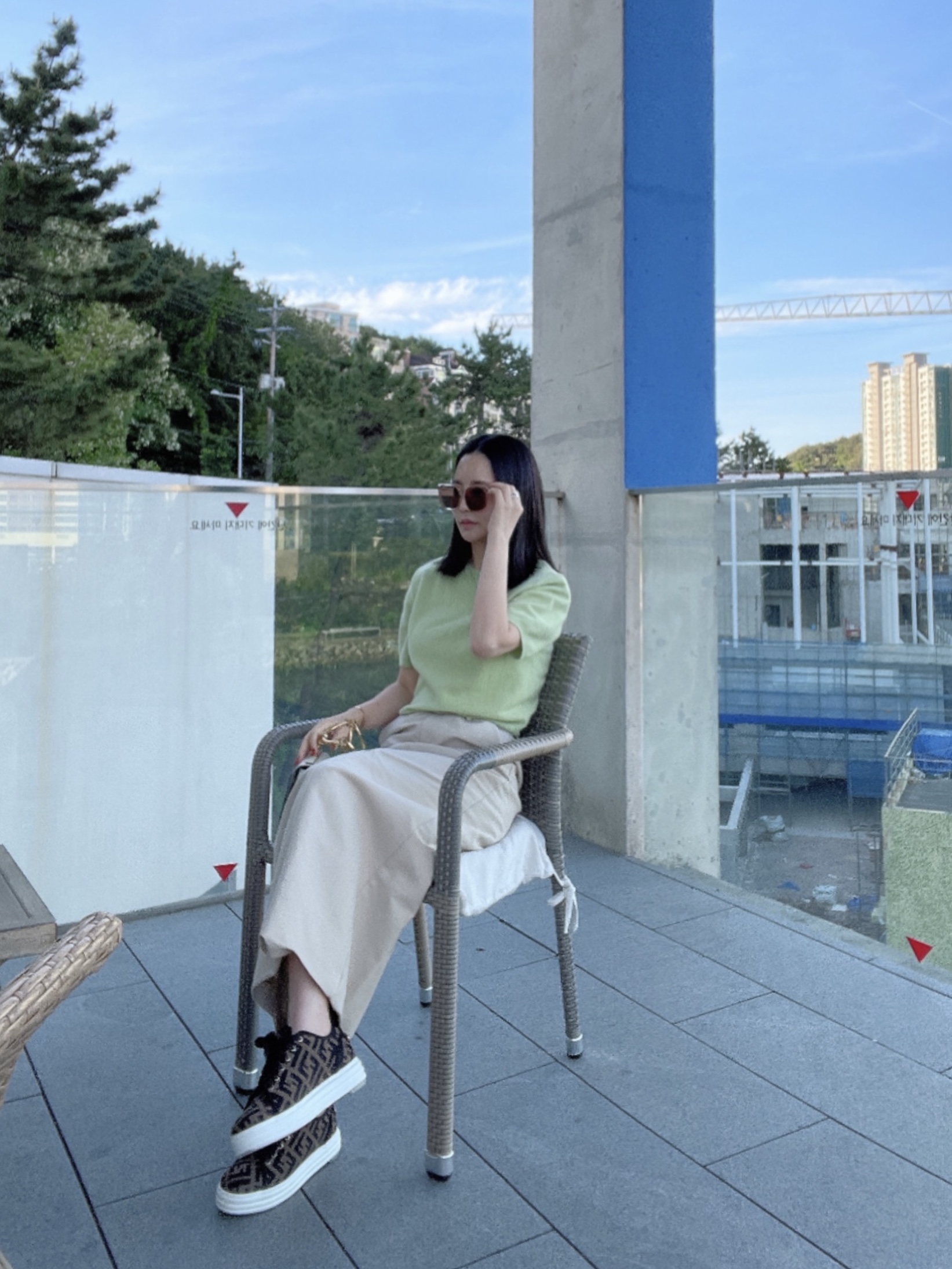 RARA (@hello.moon) 님의 게시물 | KREAM