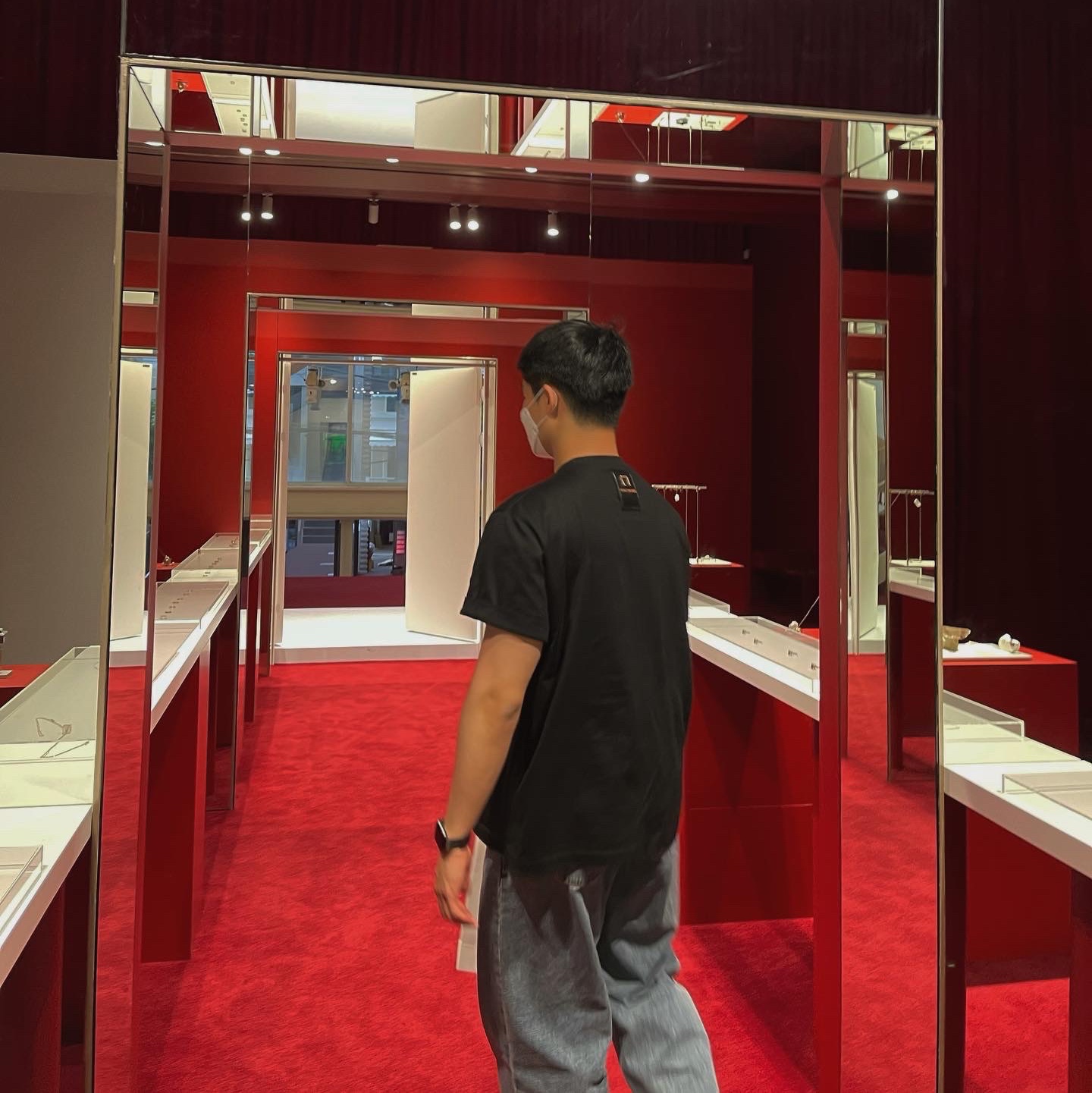 버미 (@_beomy) 님의 게시물 | KREAM