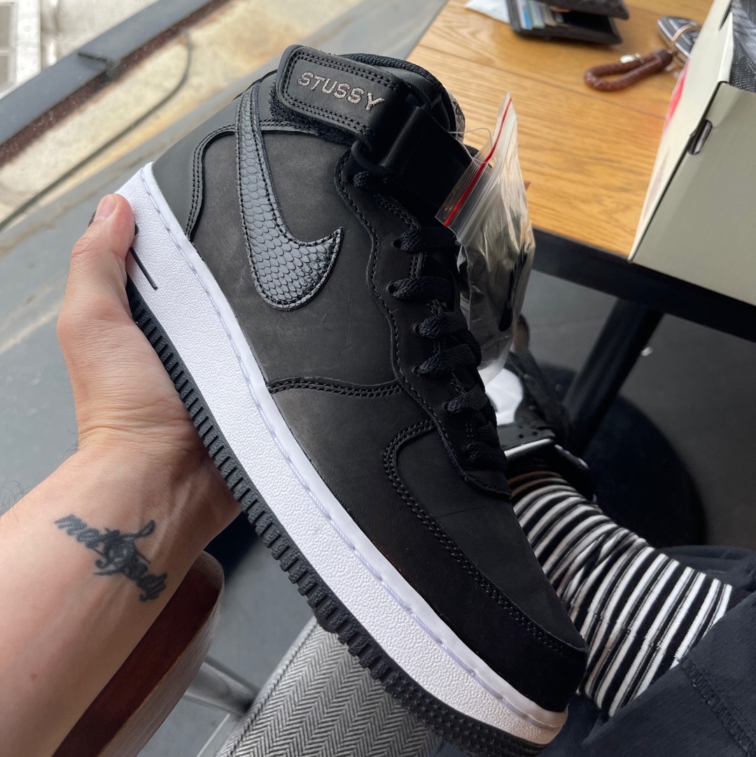 겜보이 (@gamboy) 님의 게시물 | KREAM