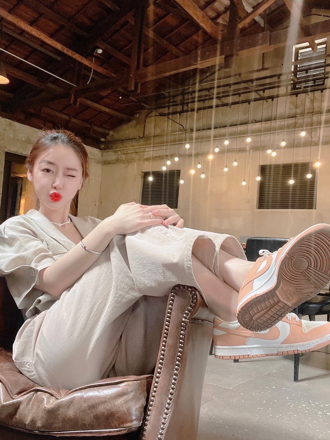 꿀벌이🐝 이지유 (@amelia_v) 님의 게시물 | KREAM