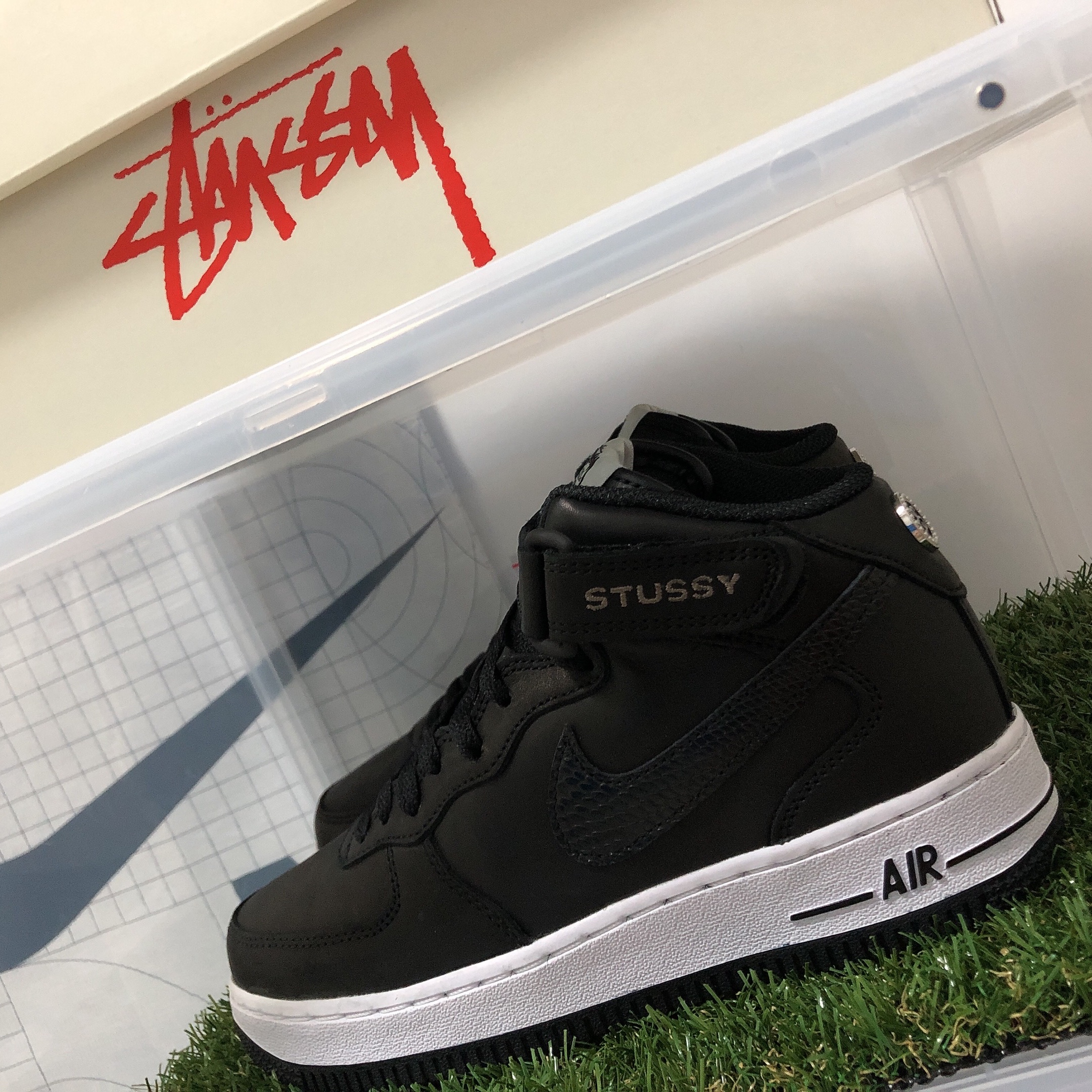 하이보르 (@hibor) 님의 게시물 | KREAM