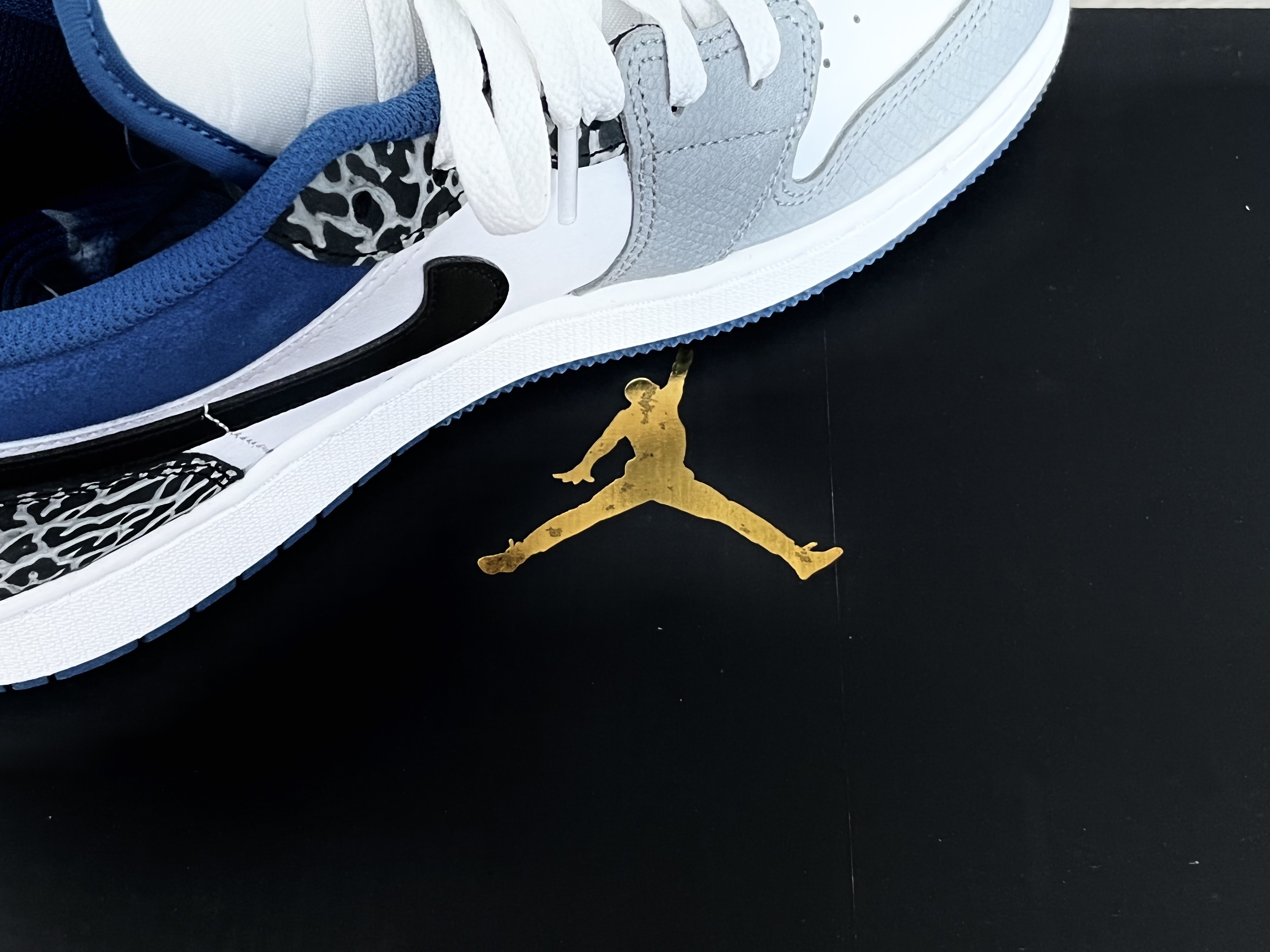 eee.ee (@eee.ee) 님의 게시물 | KREAM