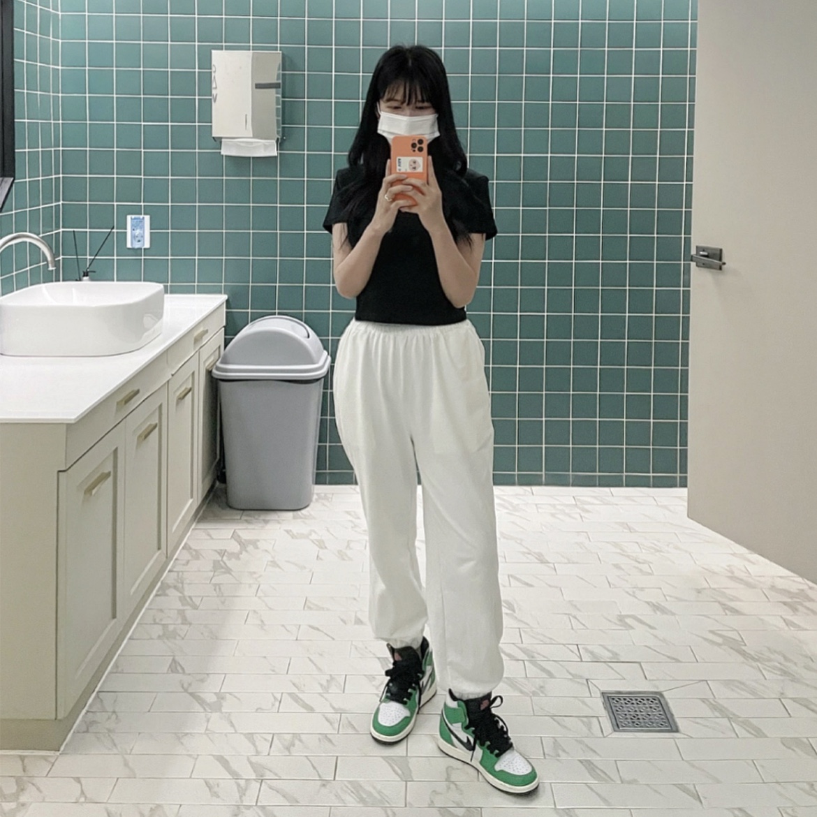 (@2eenel_) 님의 게시물 | KREAM