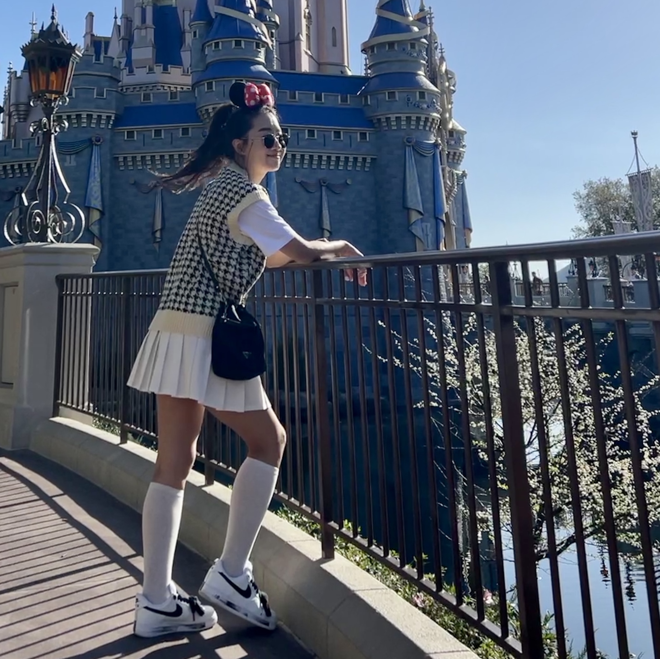 catislove (@moredignity) 님의 게시물 | KREAM