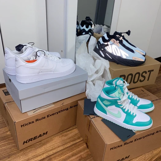 smile_happy96 (@ts_sh) 님의 게시물 | KREAM