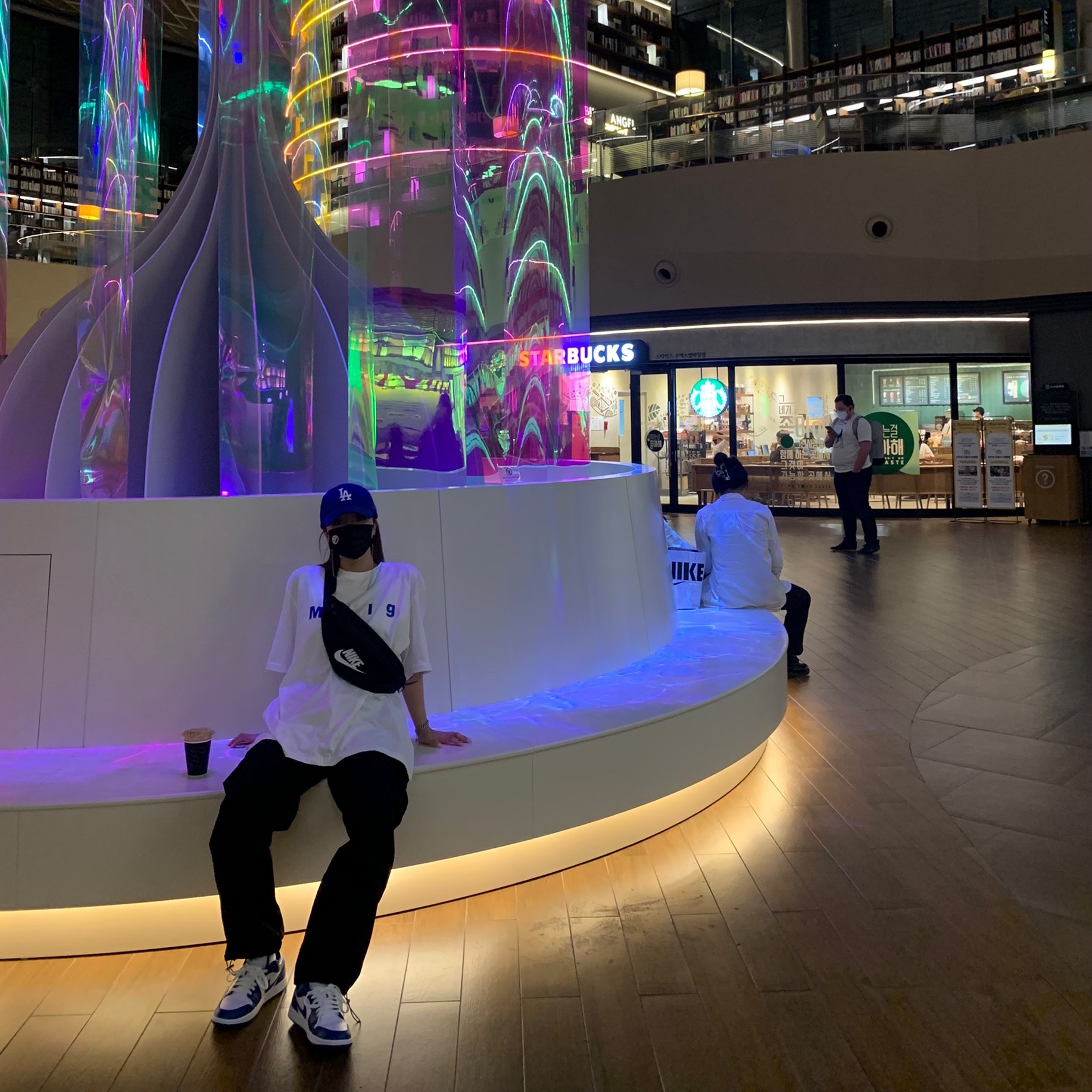 만족할때까지 : ) (@iam_hee) 님의 게시물 | KREAM