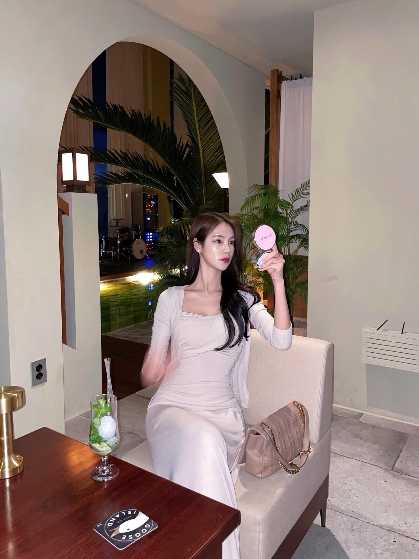 📍insta: @hai... (@hailey_.hk) 님의 게시물 | KREAM