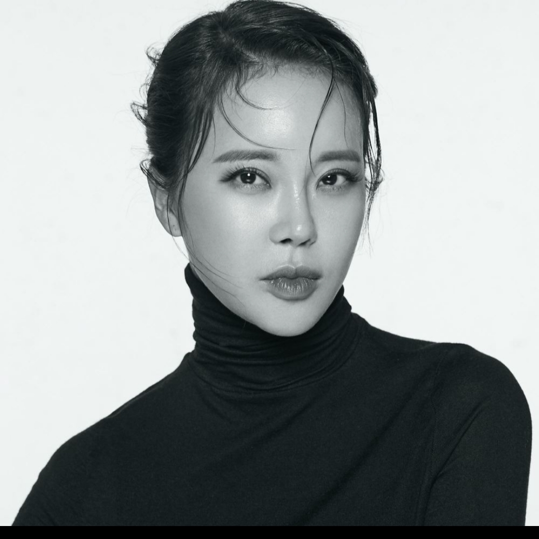 시크걸 (@vgbqnu) 님의 게시물 | KREAM