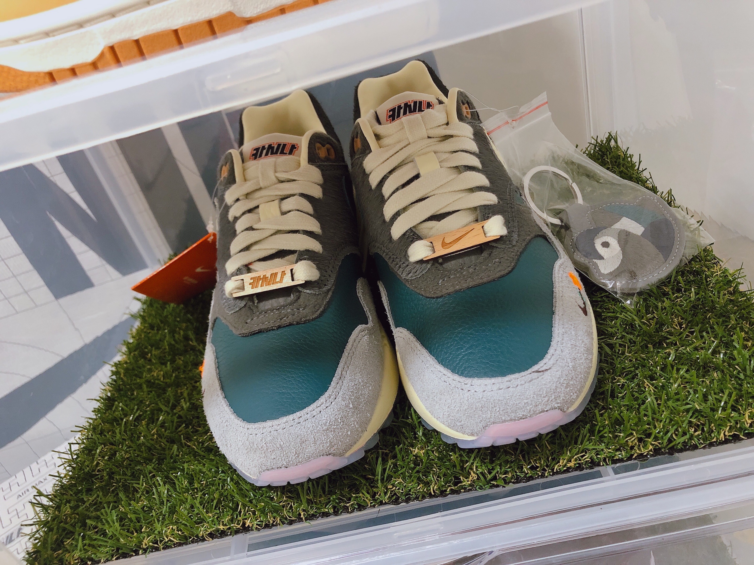 하이보르 (@hibor) 님의 게시물 | KREAM