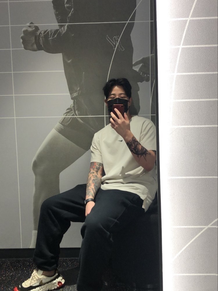 장성호 (@1996.0409) 님의 게시물 | KREAM