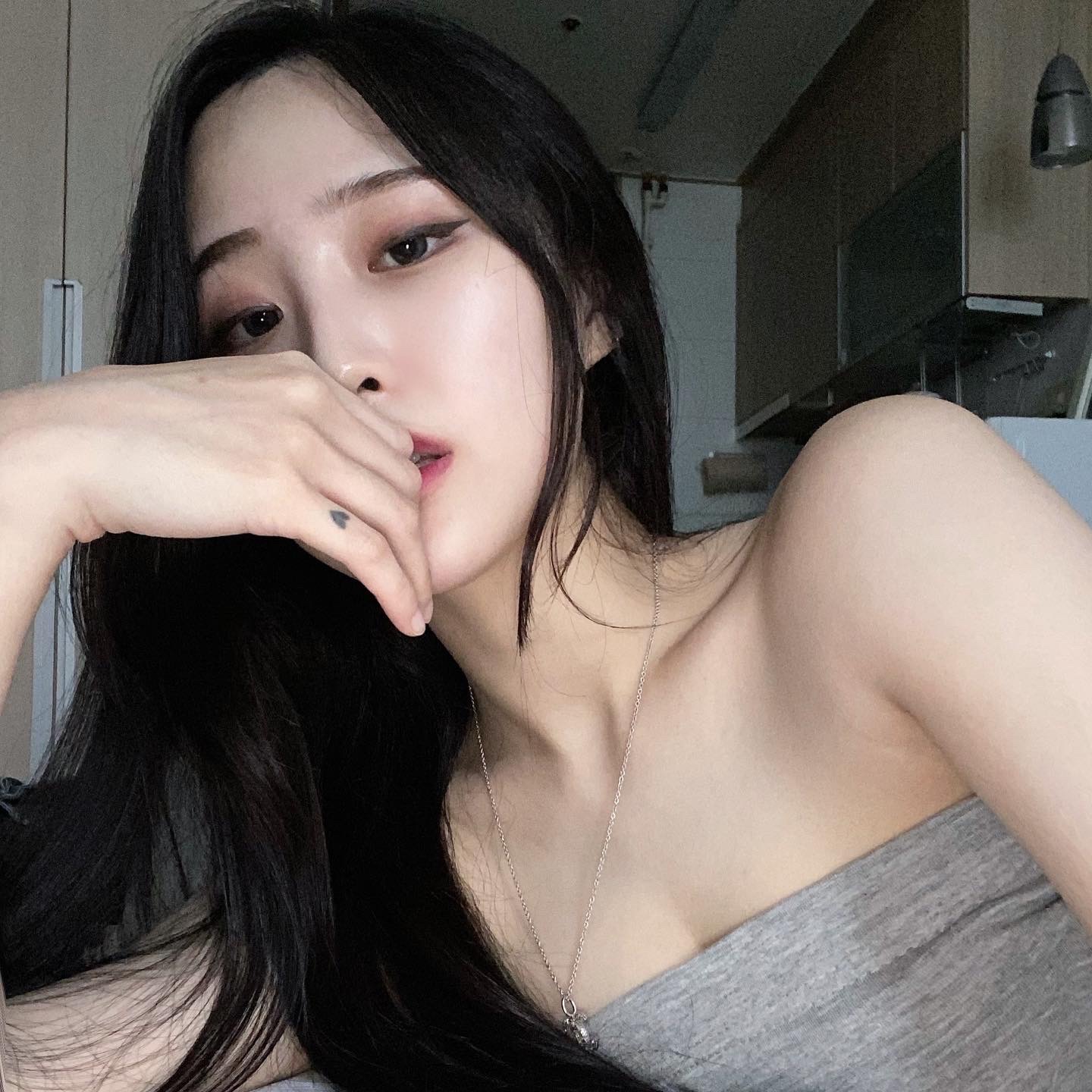 서녜 (@cseonye) 님의 게시물 | KREAM