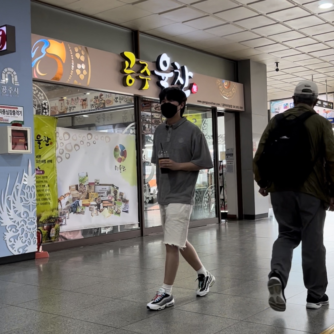 우니 (@woon_91) 님의 게시물 | KREAM