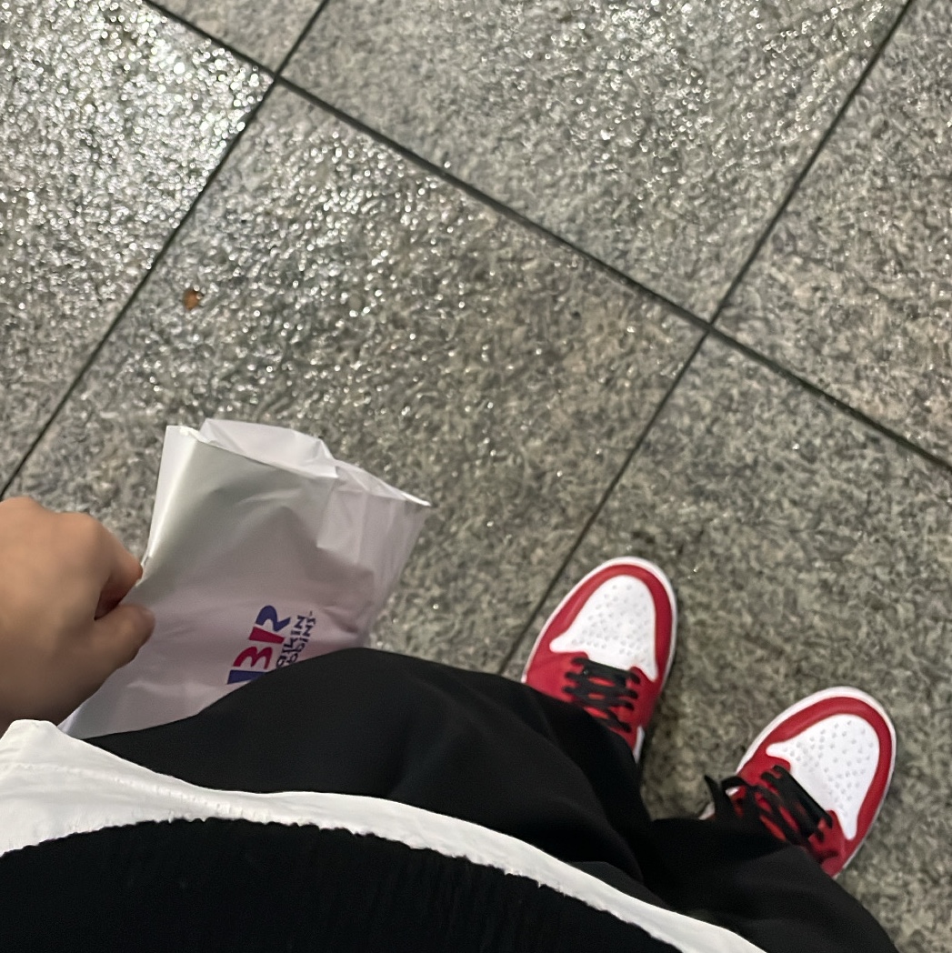 (@west_11) 님의 게시물 | KREAM