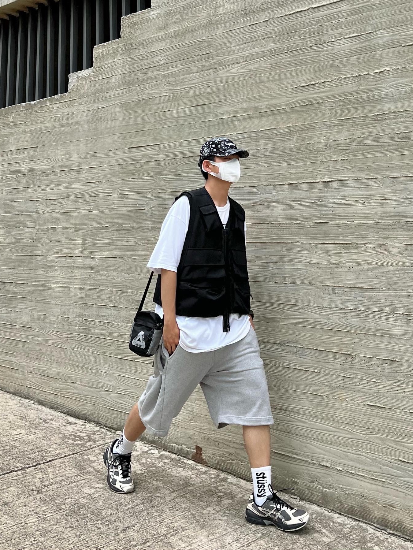 동건 (@move__gun) 님의 게시물 | KREAM