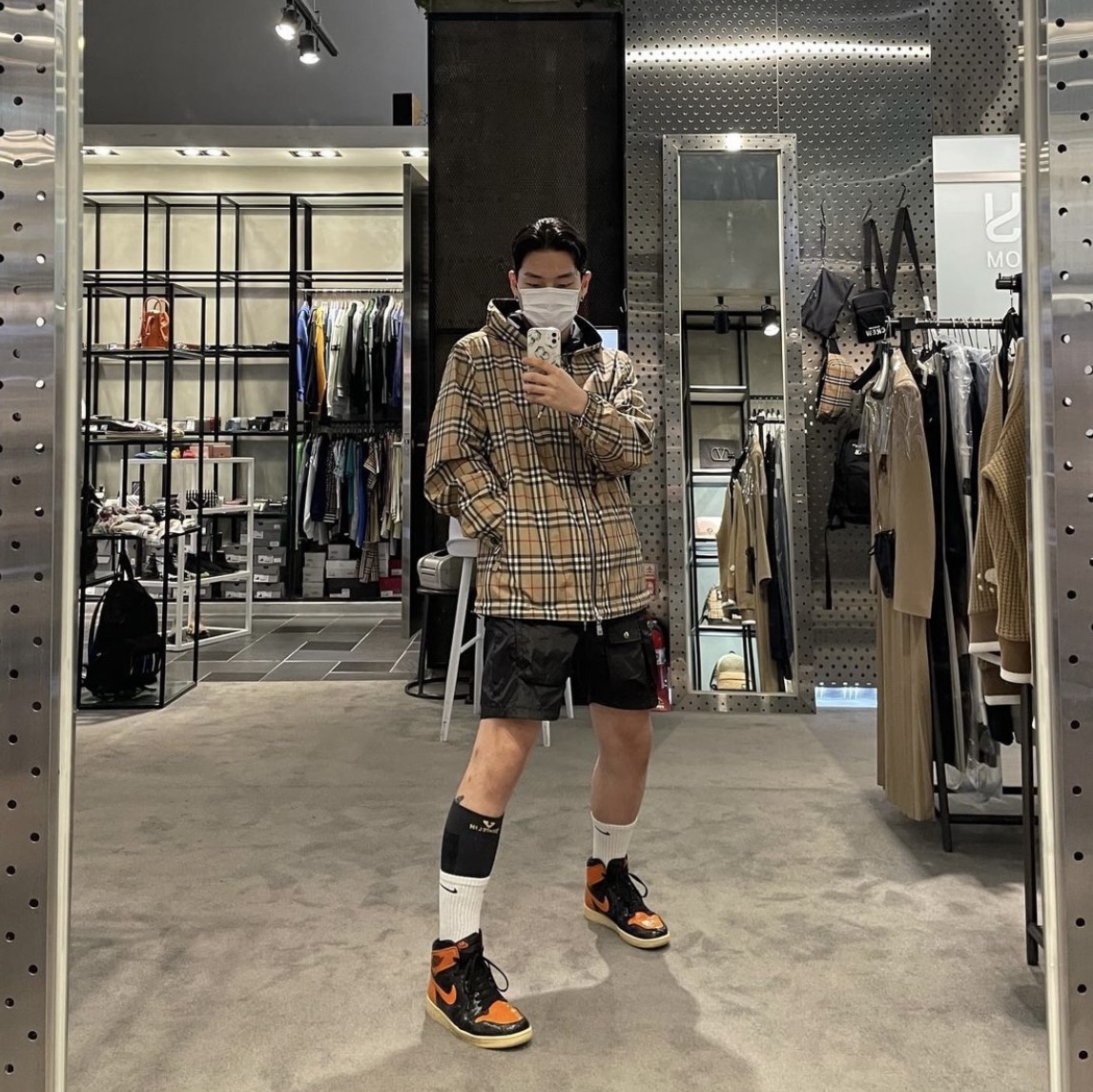 (@latenight) 님의 게시물 | KREAM