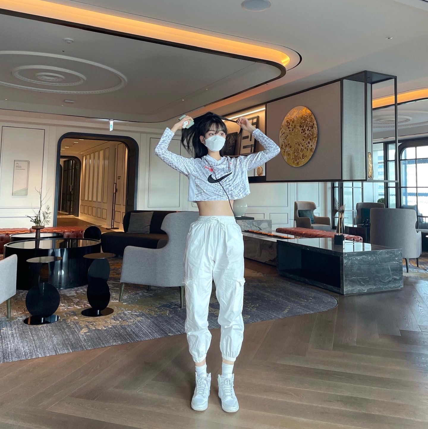 셀아 (@callmesera_) 님의 게시물 | KREAM