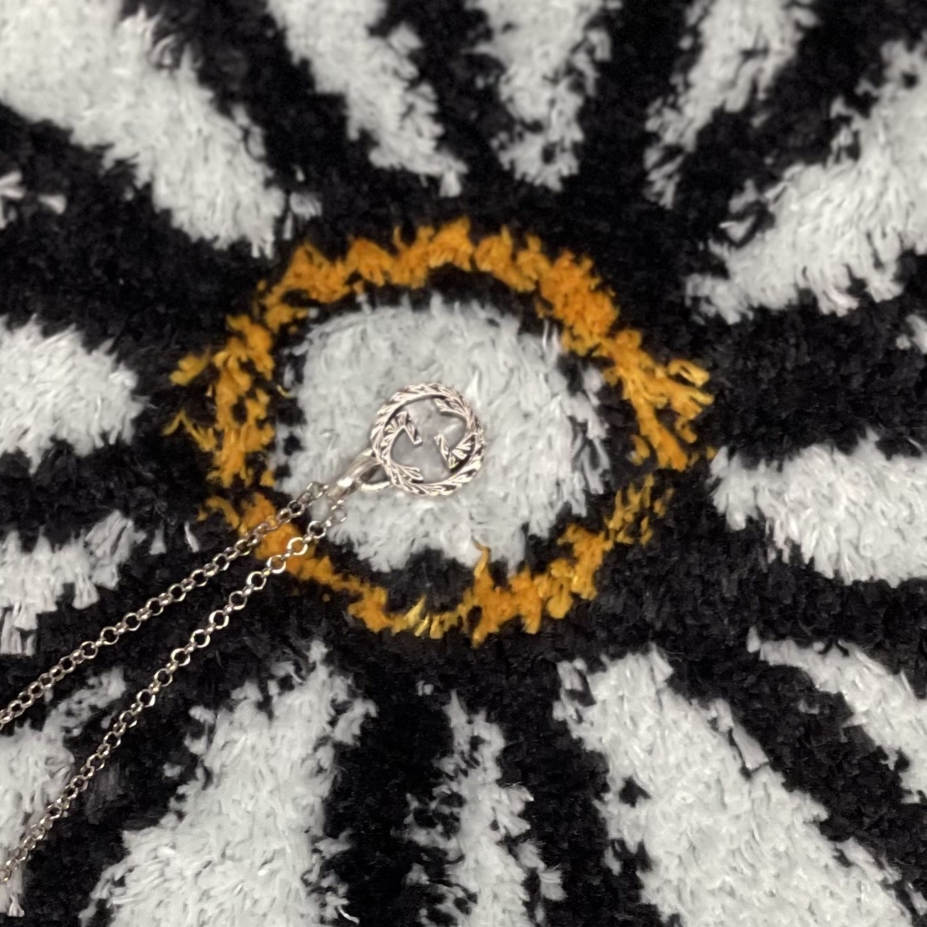 그니 (@g_lee) 님의 게시물 | KREAM