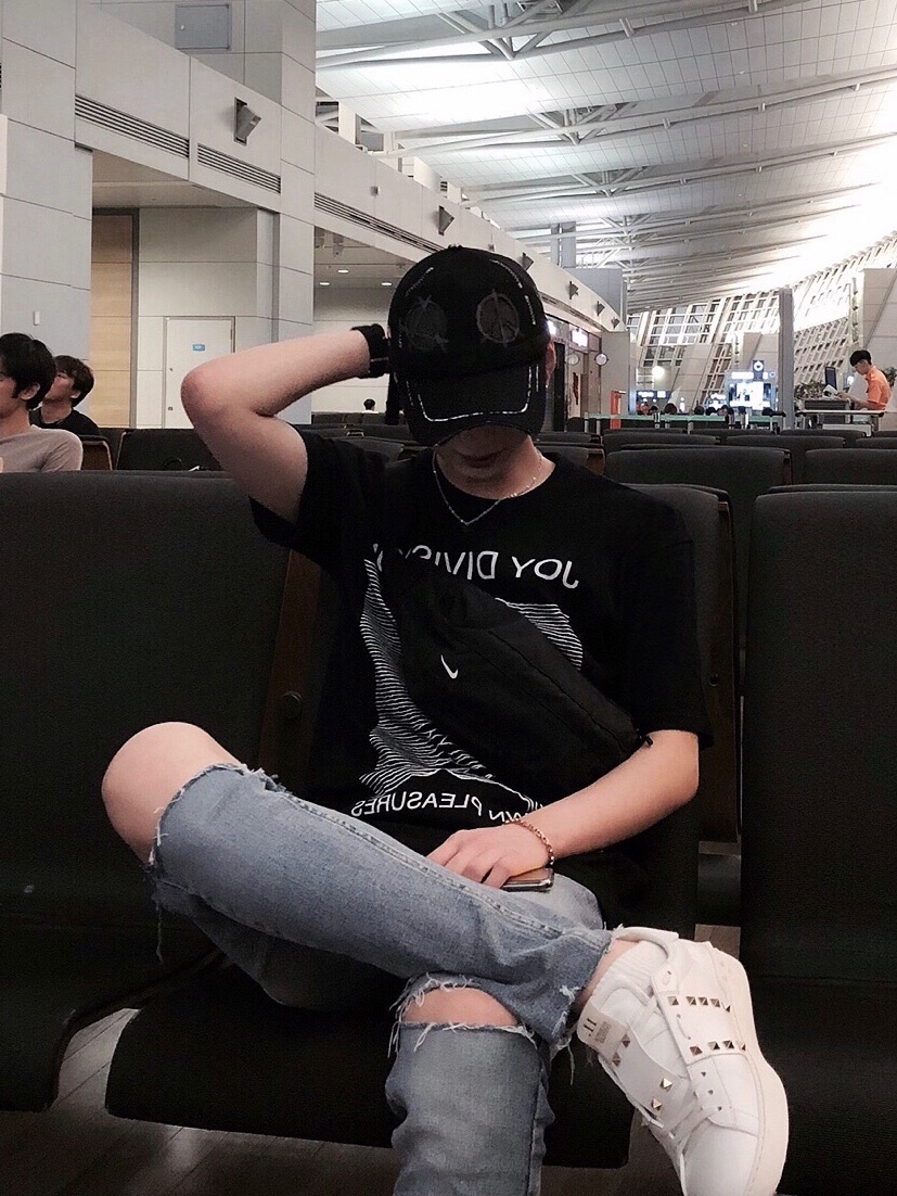 @𝙜𝙠𝙖𝙬𝙡𝙜𝙣𝙨(𝙎𝙝... (@gkawlgns) 님의 게시물 | KREAM