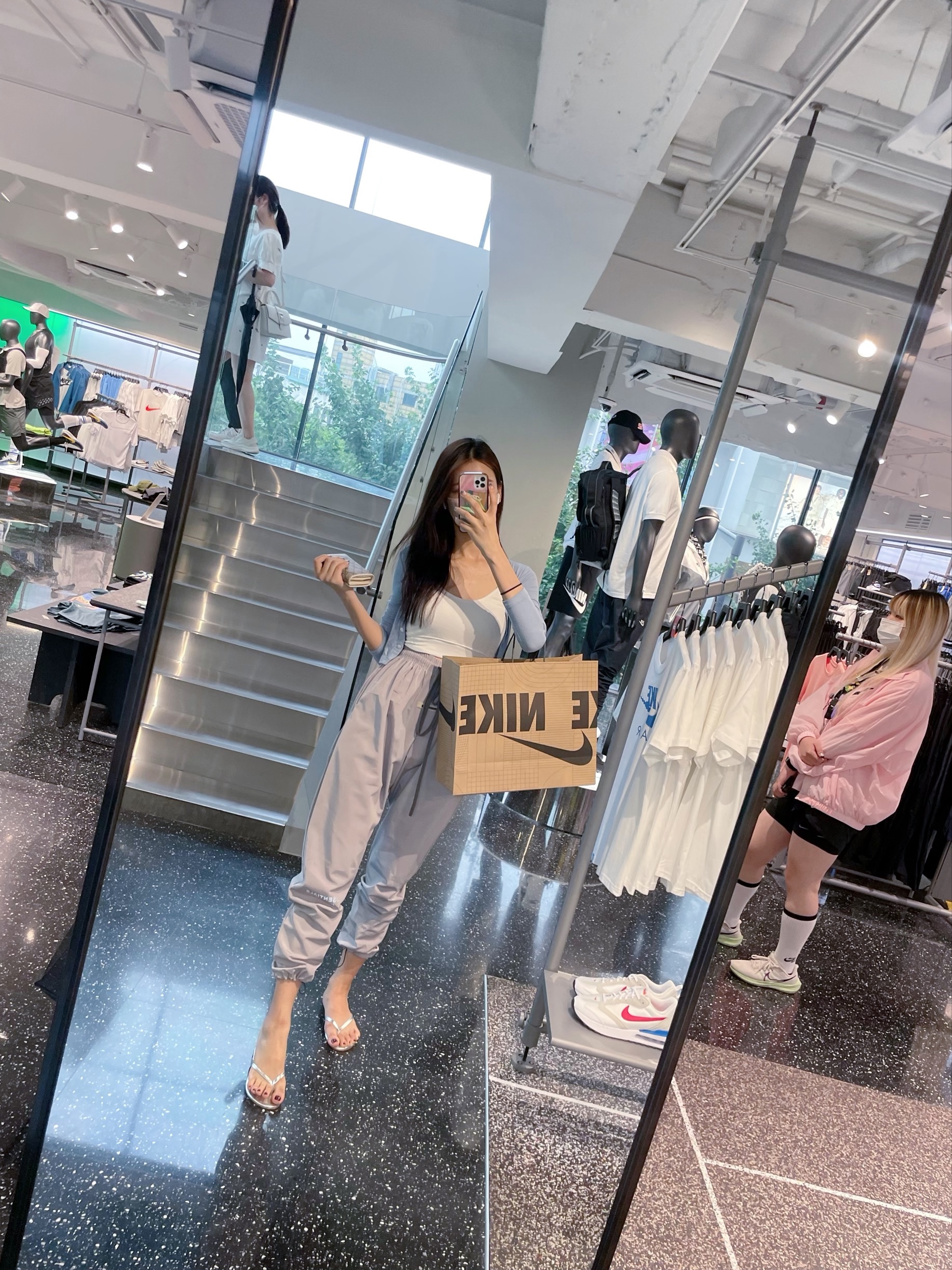 📍insta: @hai... (@hailey_.hk) 님의 게시물 | KREAM