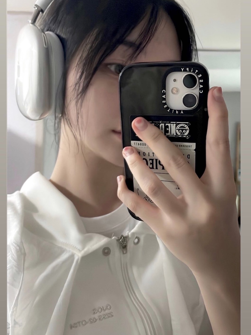 윶 (@syj318) 님의 게시물 | KREAM