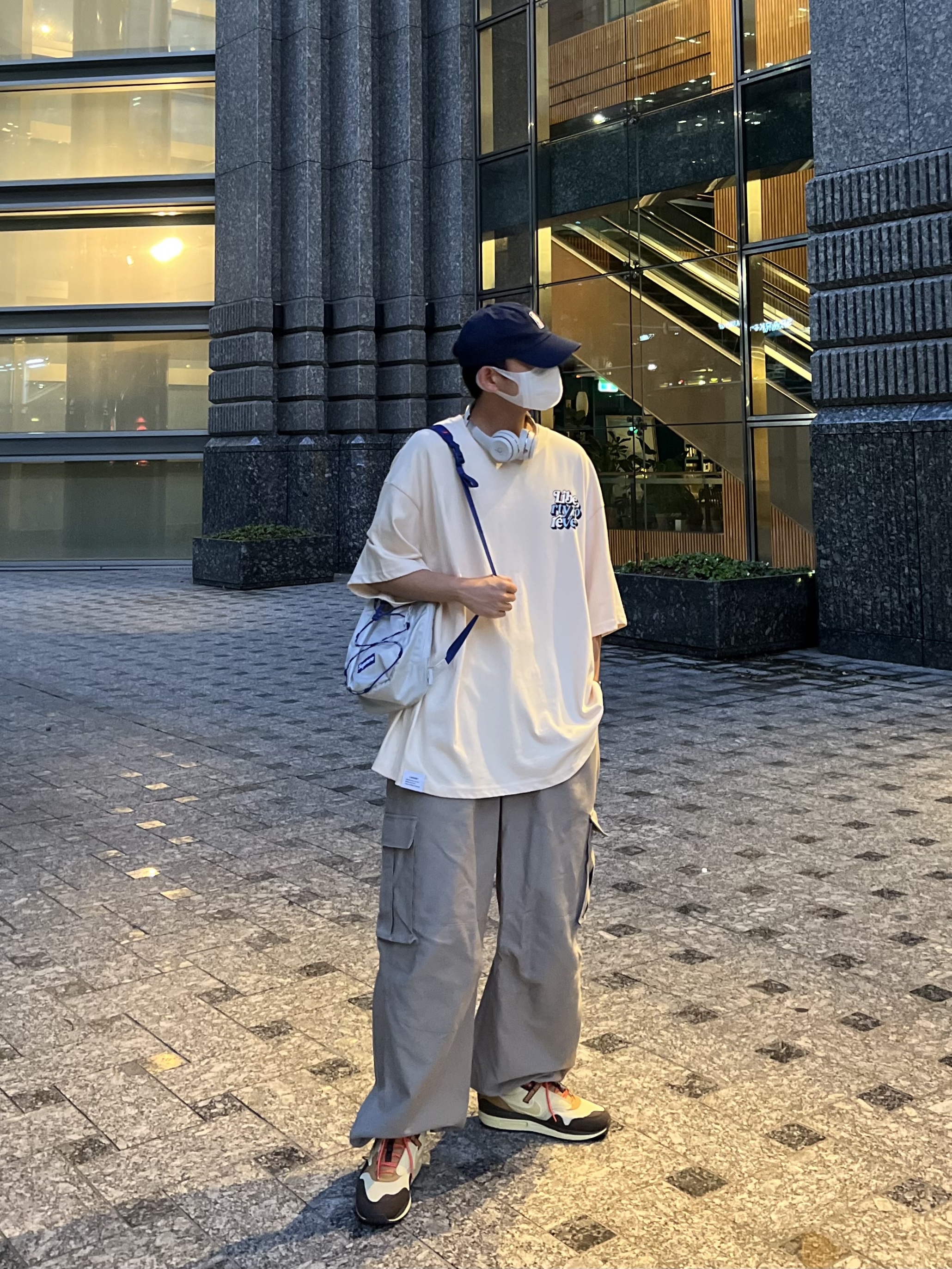 동건 (@move__gun) 님의 게시물 | KREAM