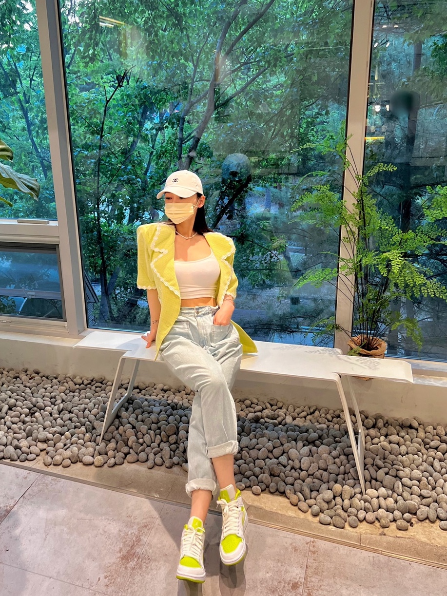 꿀벌이🐝 이지유 (@amelia_v) 님의 게시물 | KREAM