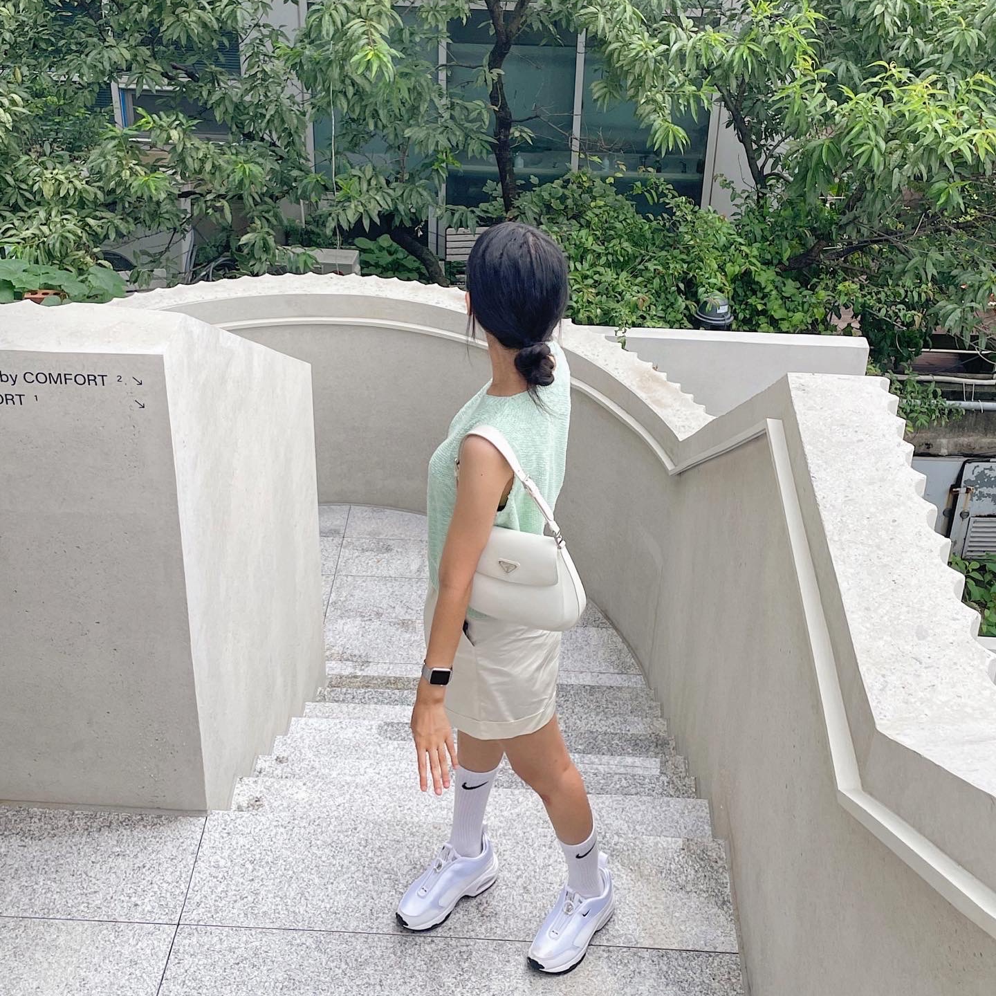 셀아 (@callmesera_) 님의 게시물 | KREAM