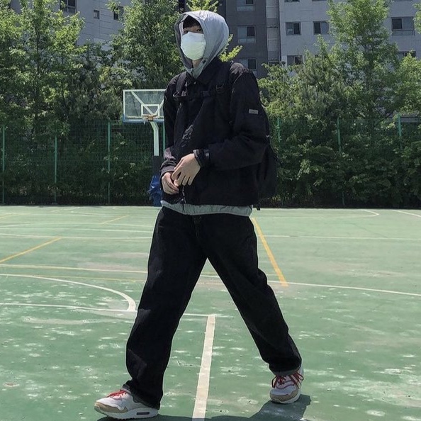 용 (@illhyhl) 님의 게시물 | KREAM