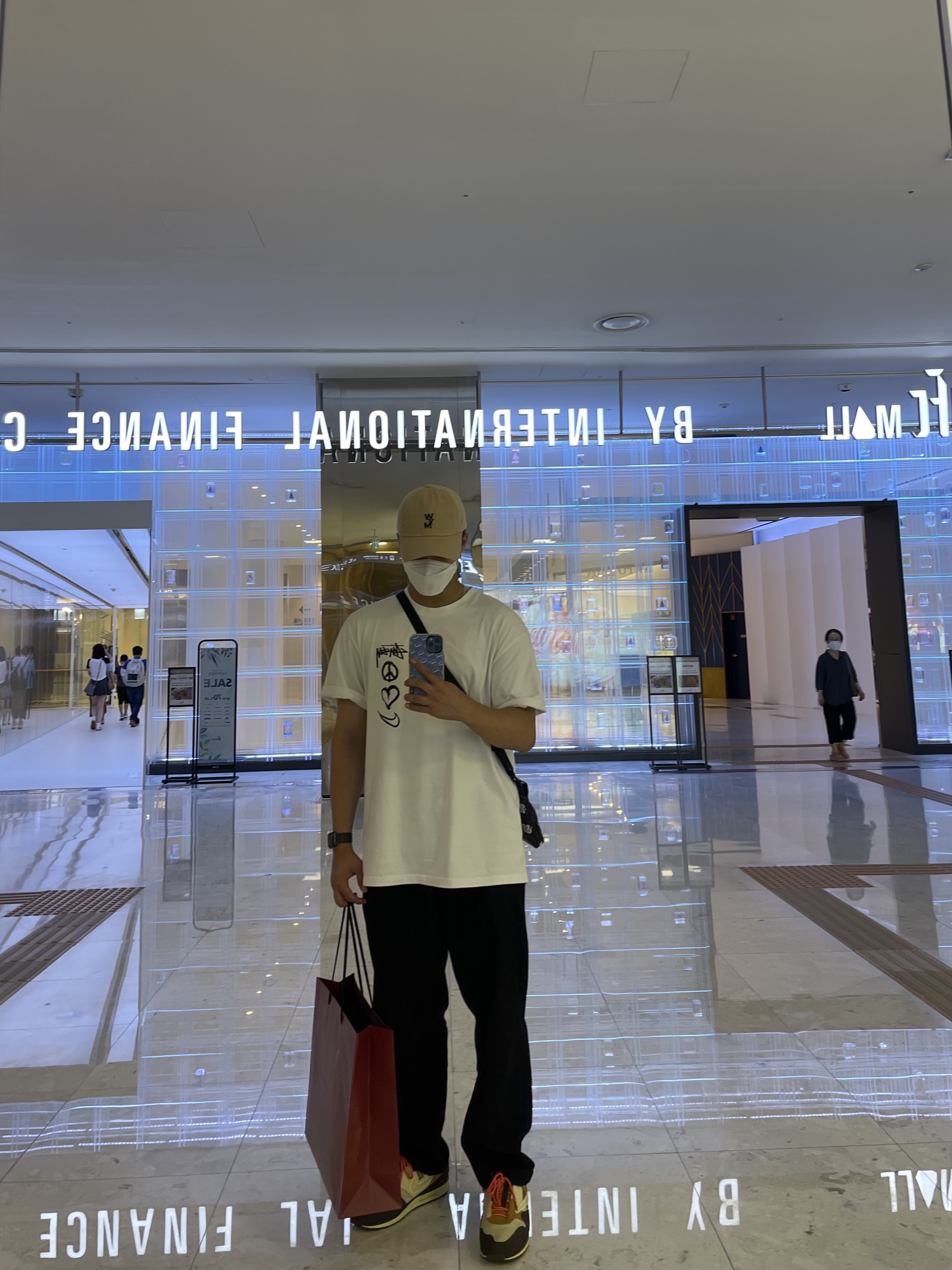 버미 (@_beomy) 님의 게시물 | KREAM