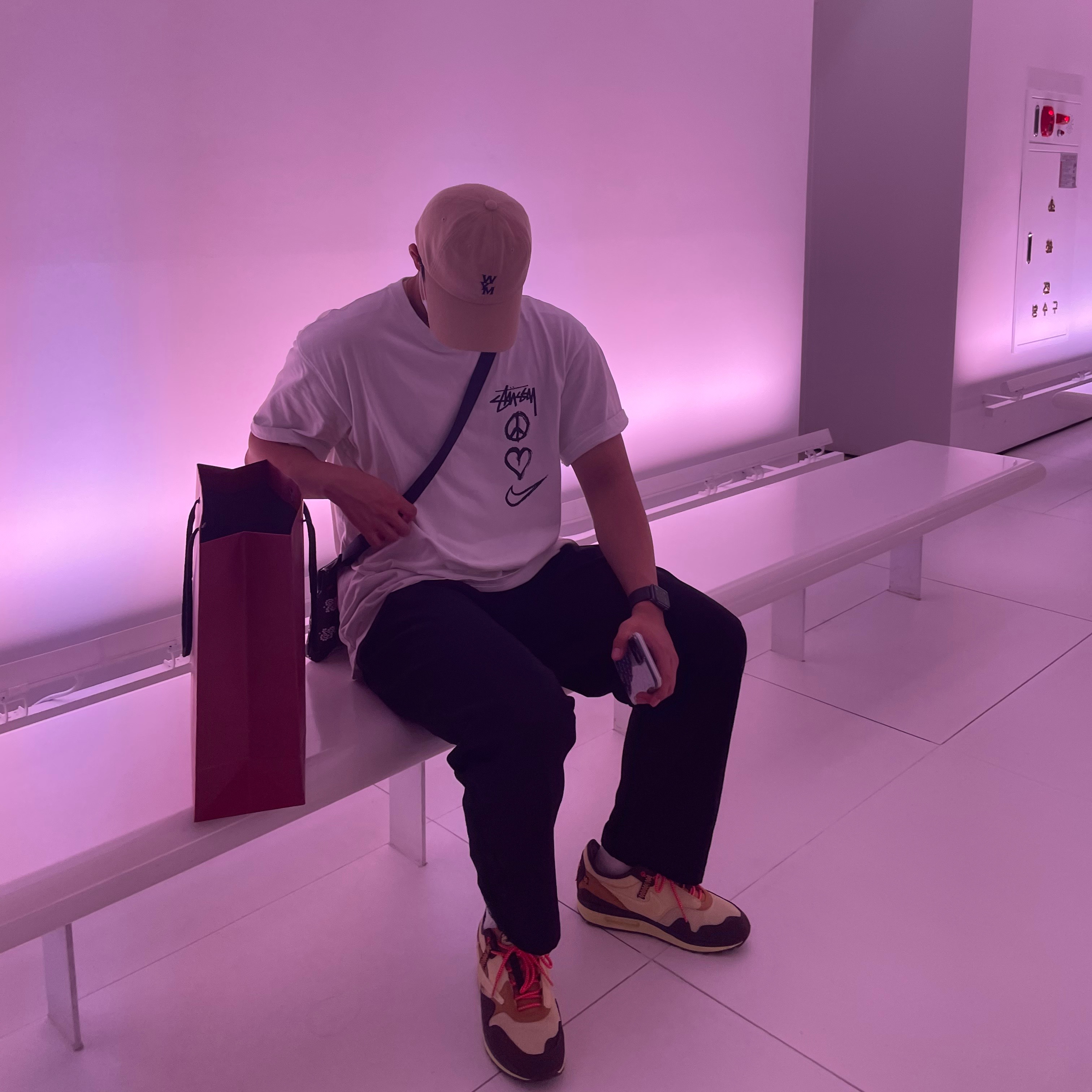 버미 (@_beomy) 님의 게시물 | KREAM