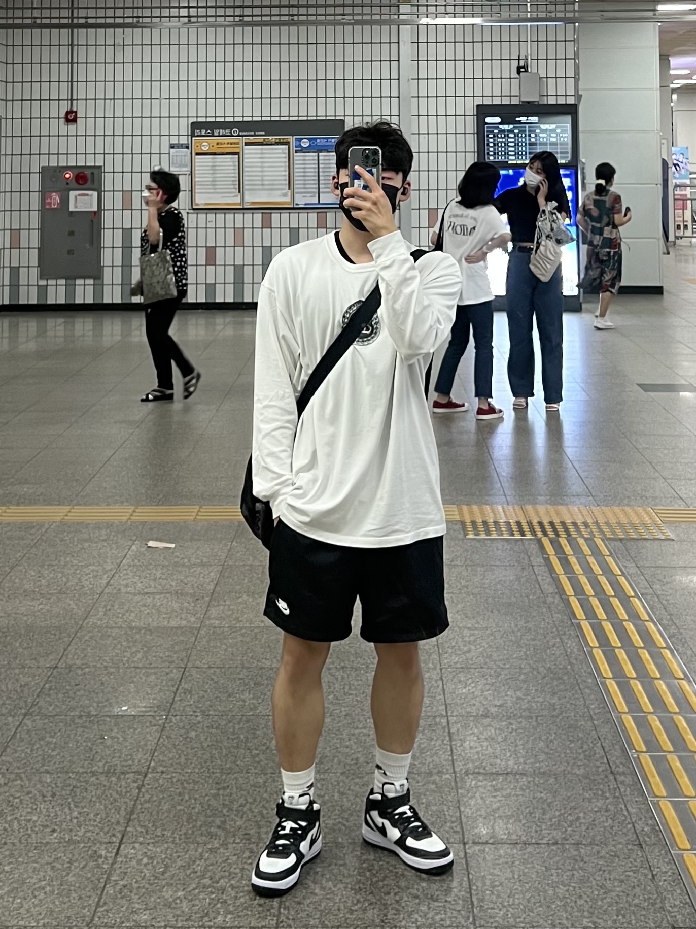 (@tech._.11) 님의 게시물 | KREAM