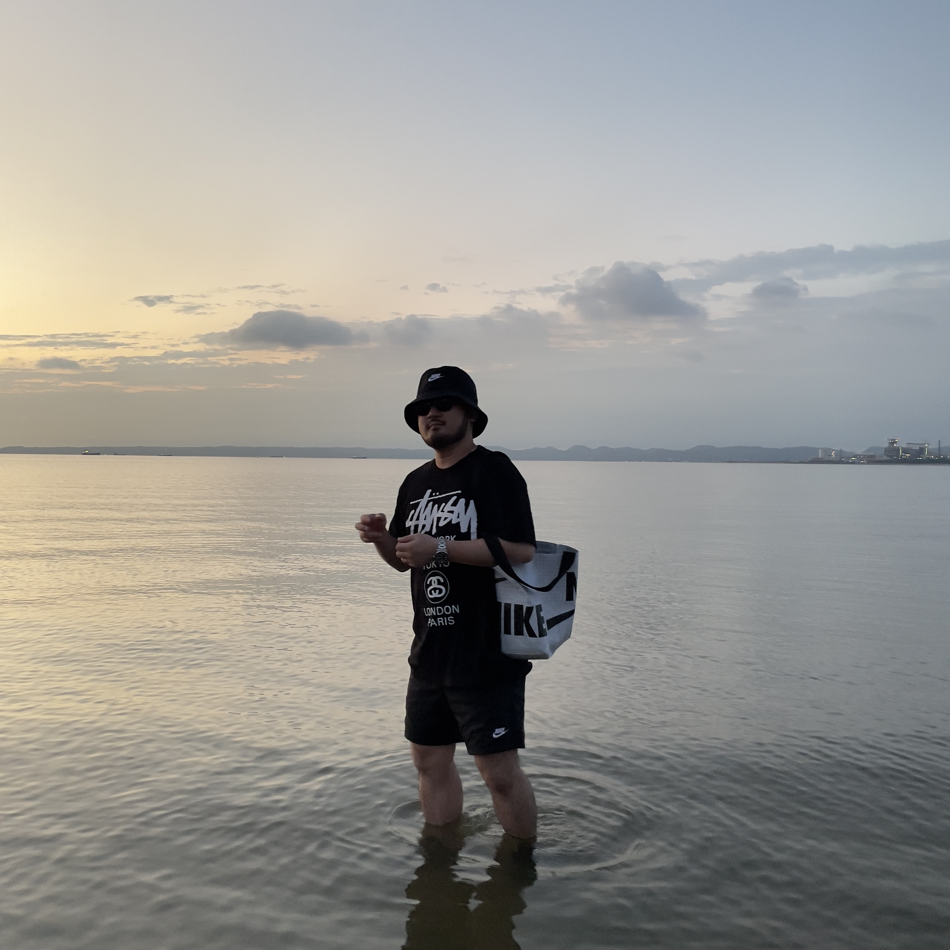 지나가는 나그네 (@huni_vely) 님의 게시물 | KREAM