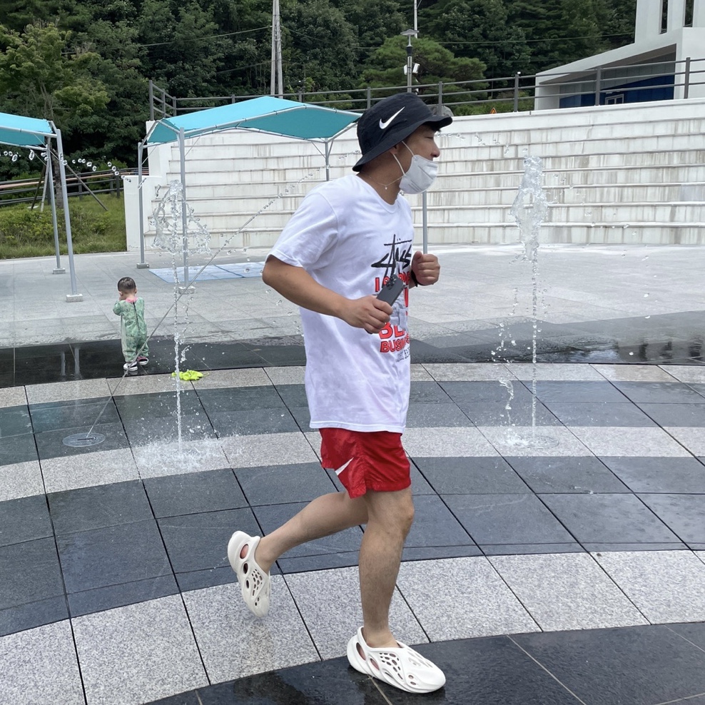 궈녘 (@aseurayi) 님의 게시물 | KREAM