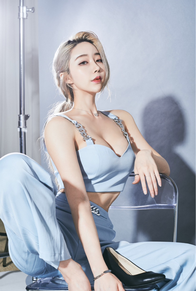 따비 (@luluthy) 님의 게시물 | KREAM