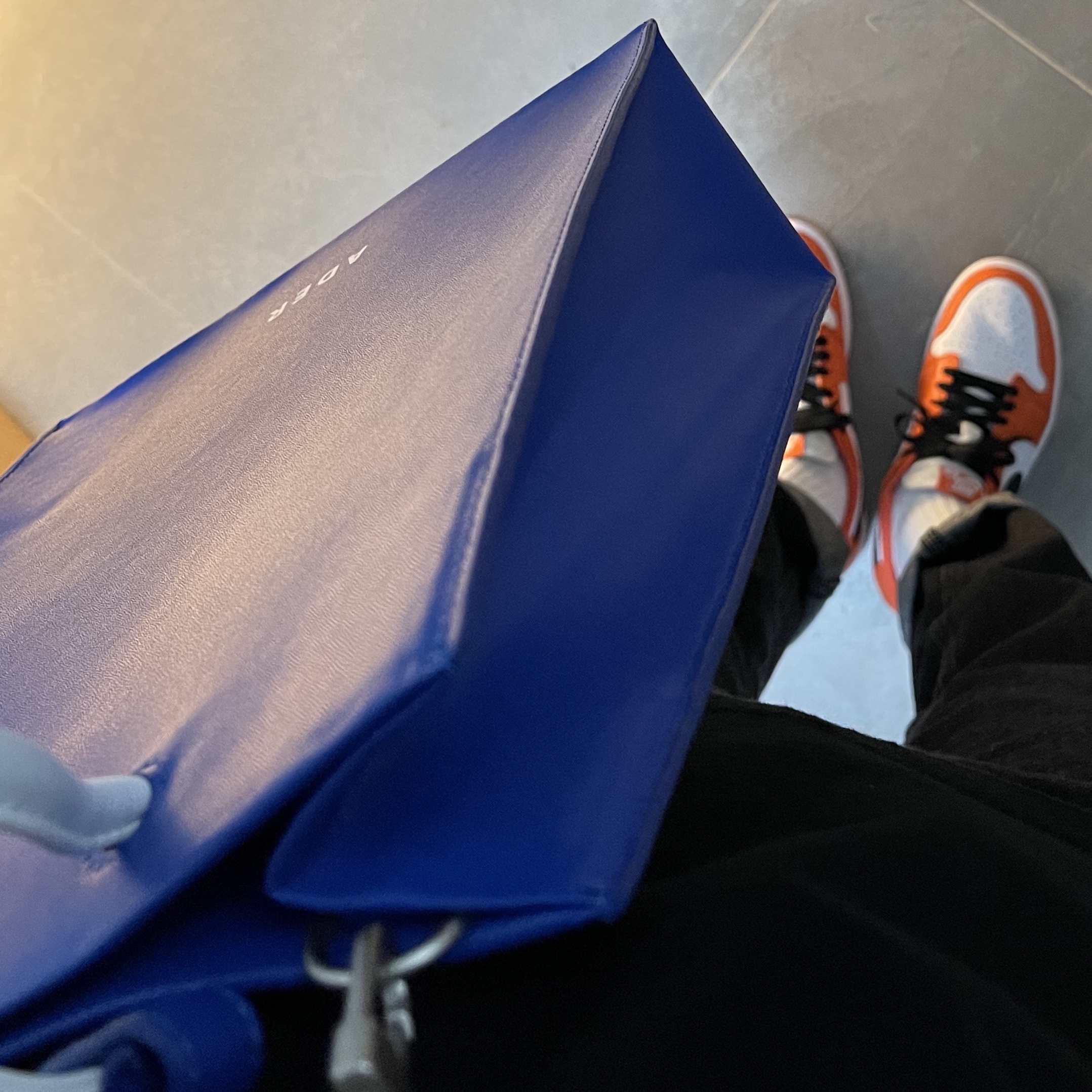 그니 (@g_lee) 님의 게시물 | KREAM