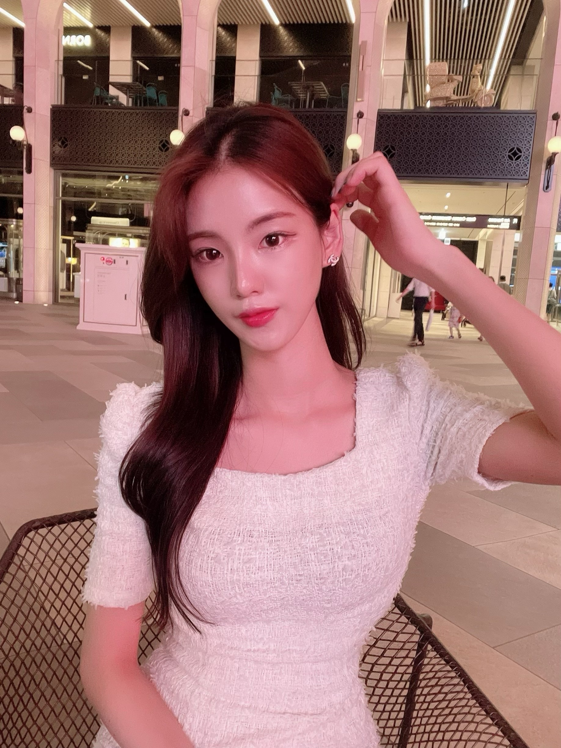 📍insta: @hai... (@hailey_.hk) 님의 게시물 | KREAM