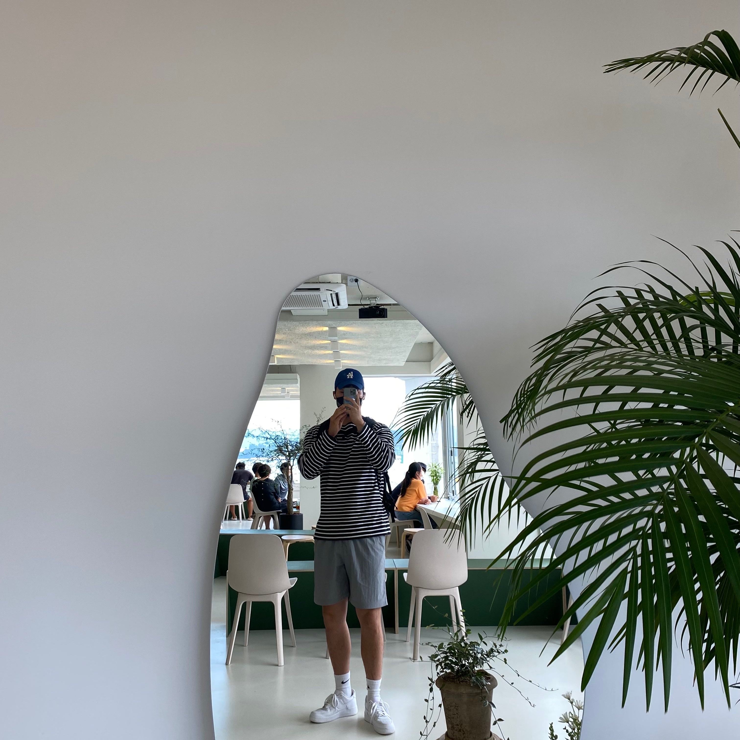 찬 (@sun._.cold) 님의 게시물 | KREAM