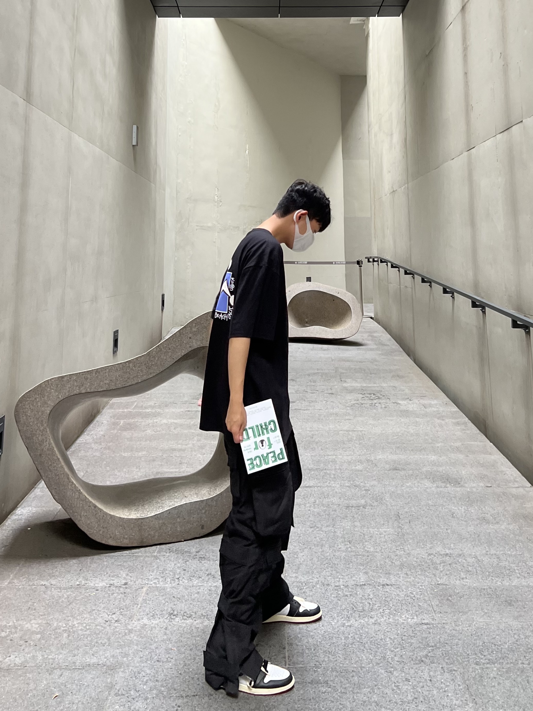 동건 (@move__gun) 님의 게시물 | KREAM