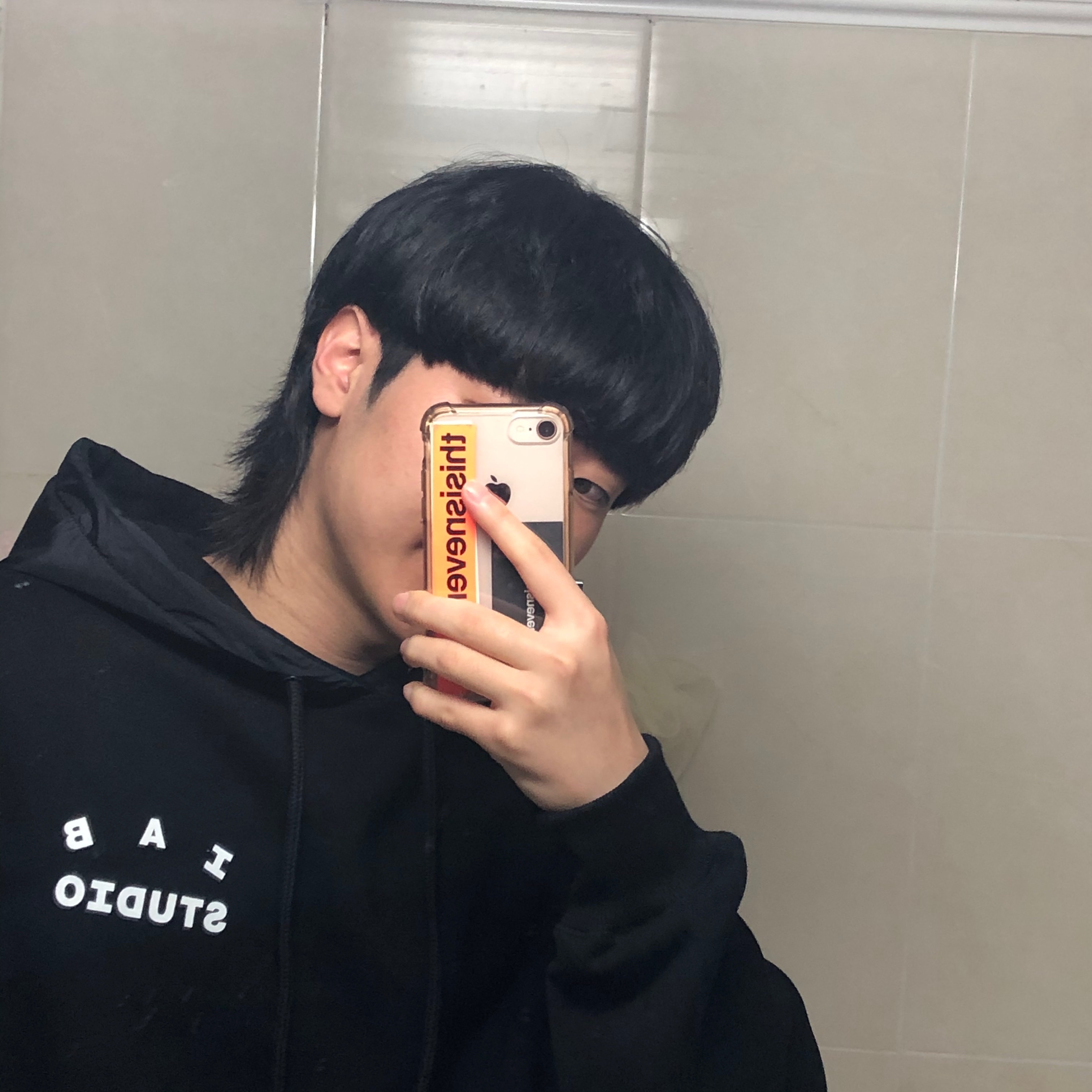 민철킹 (@hello._.world) 님의 게시물 | KREAM