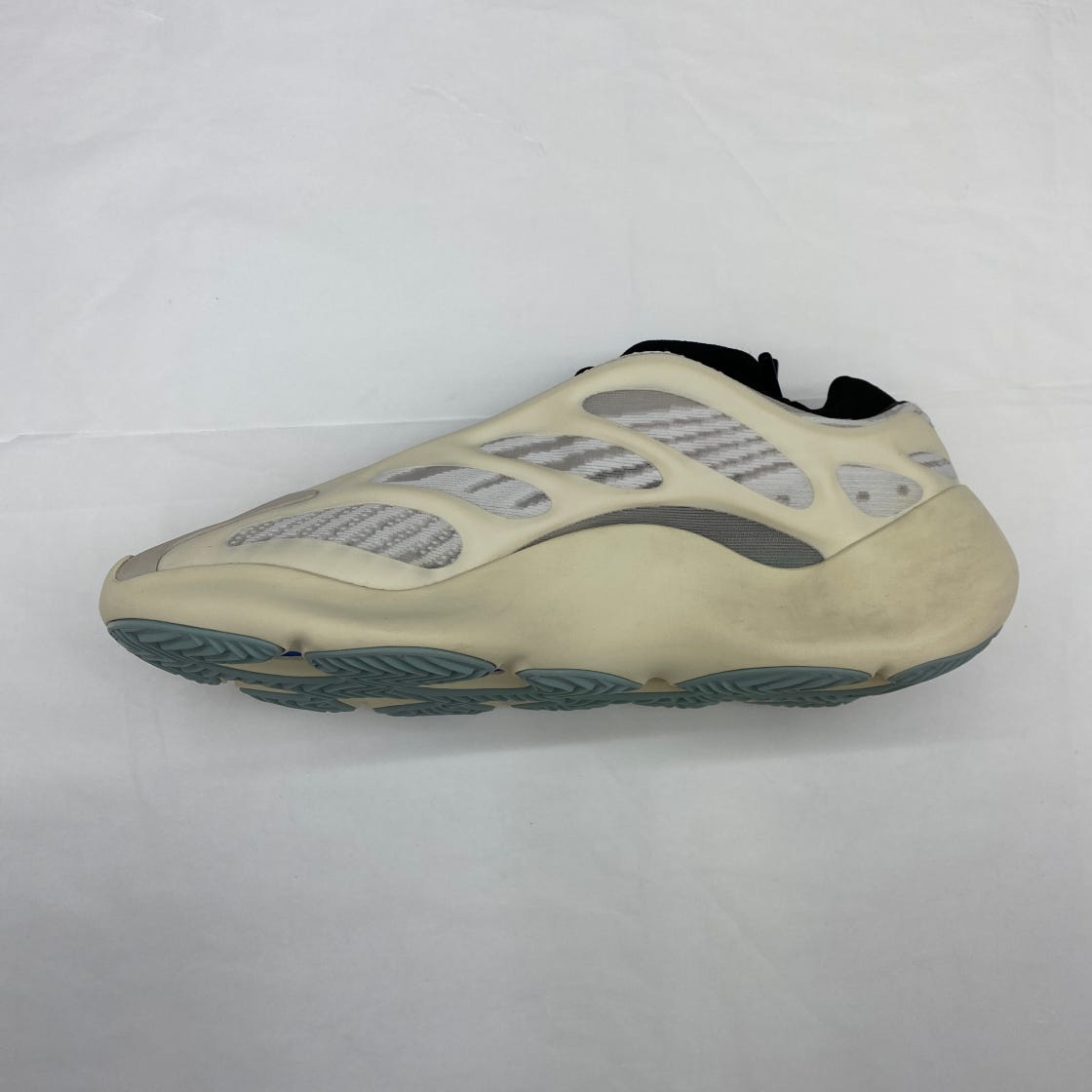 아디다스 이지 700 V3 아자엘 2022/2023 | KREAM