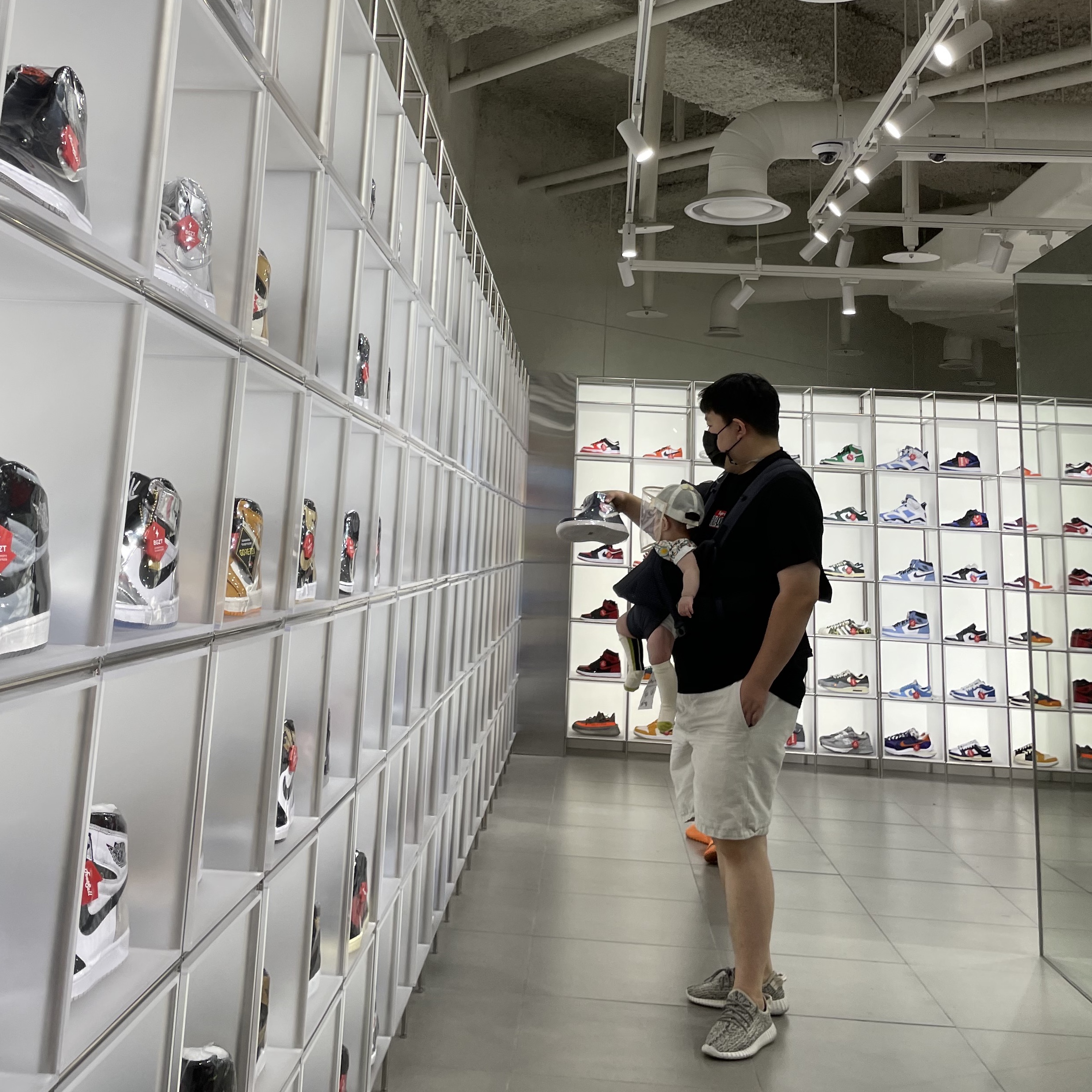 _ (@som_dda) 님의 게시물 | KREAM