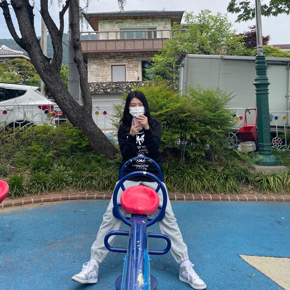 hyeon (@_.hyeon) 님의 게시물 | KREAM