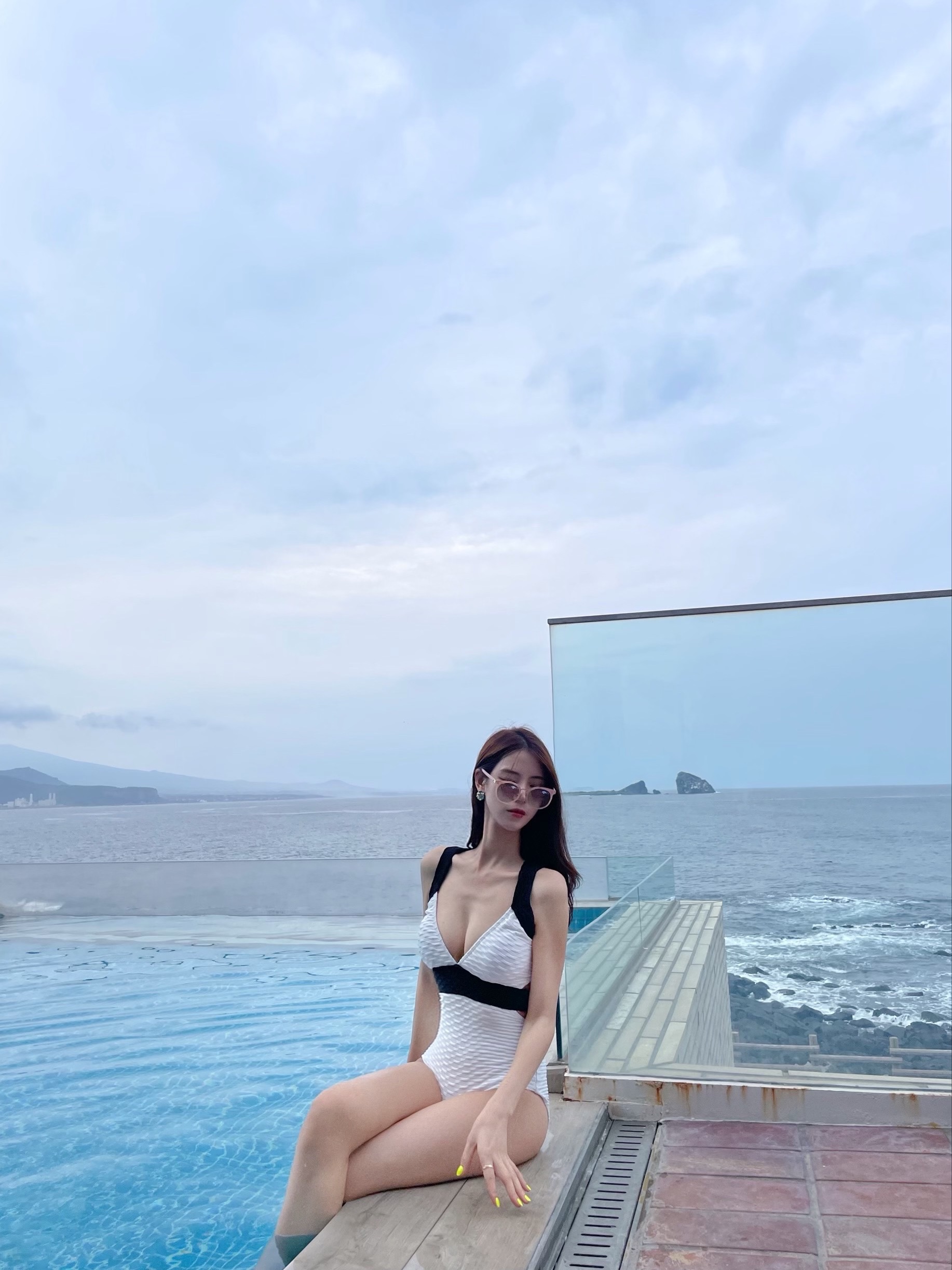 📍insta: @hai... (@hailey_.hk) 님의 게시물 | KREAM