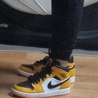 준 (@xiz_jun) 님의 게시물 | KREAM