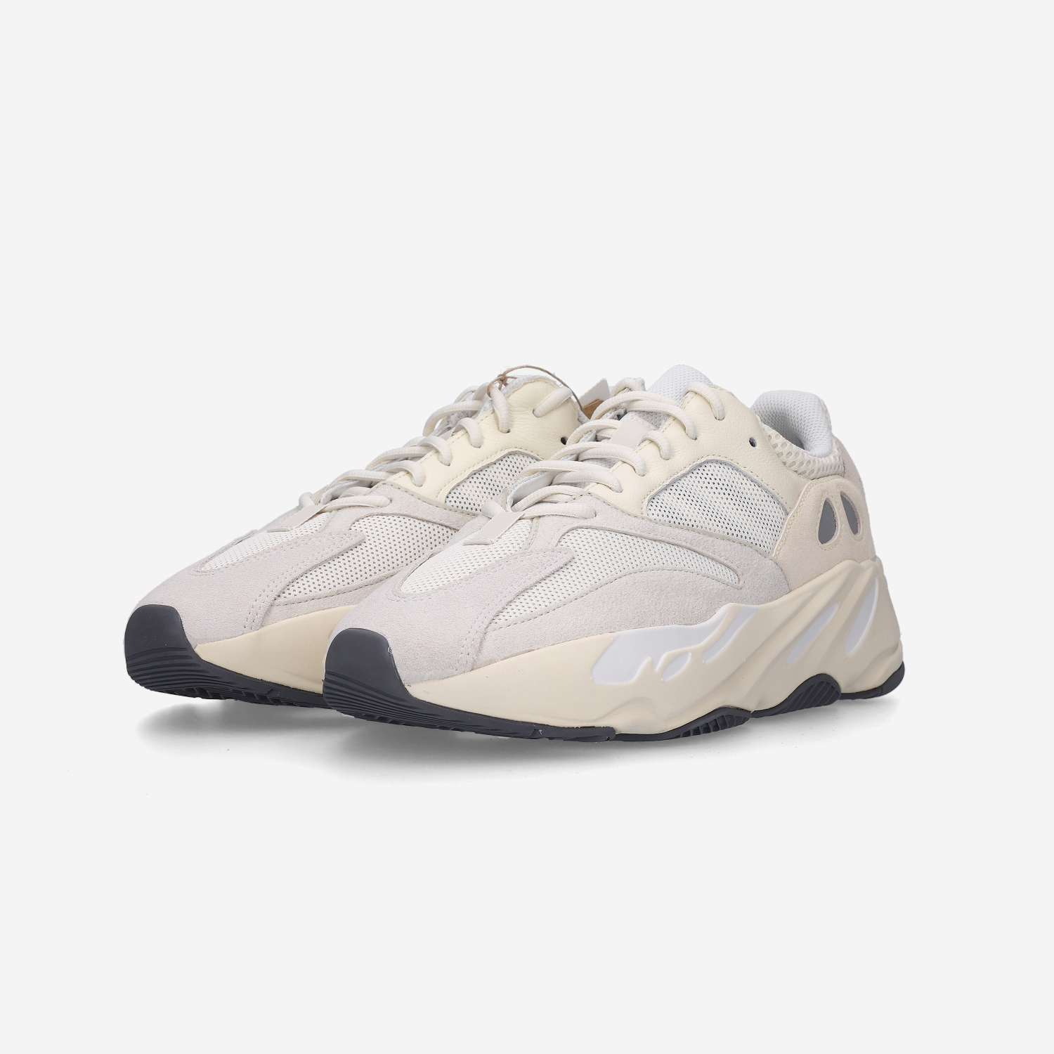 아디다스 이지 부스트 700 아날로그 2022/2023 | KREAM