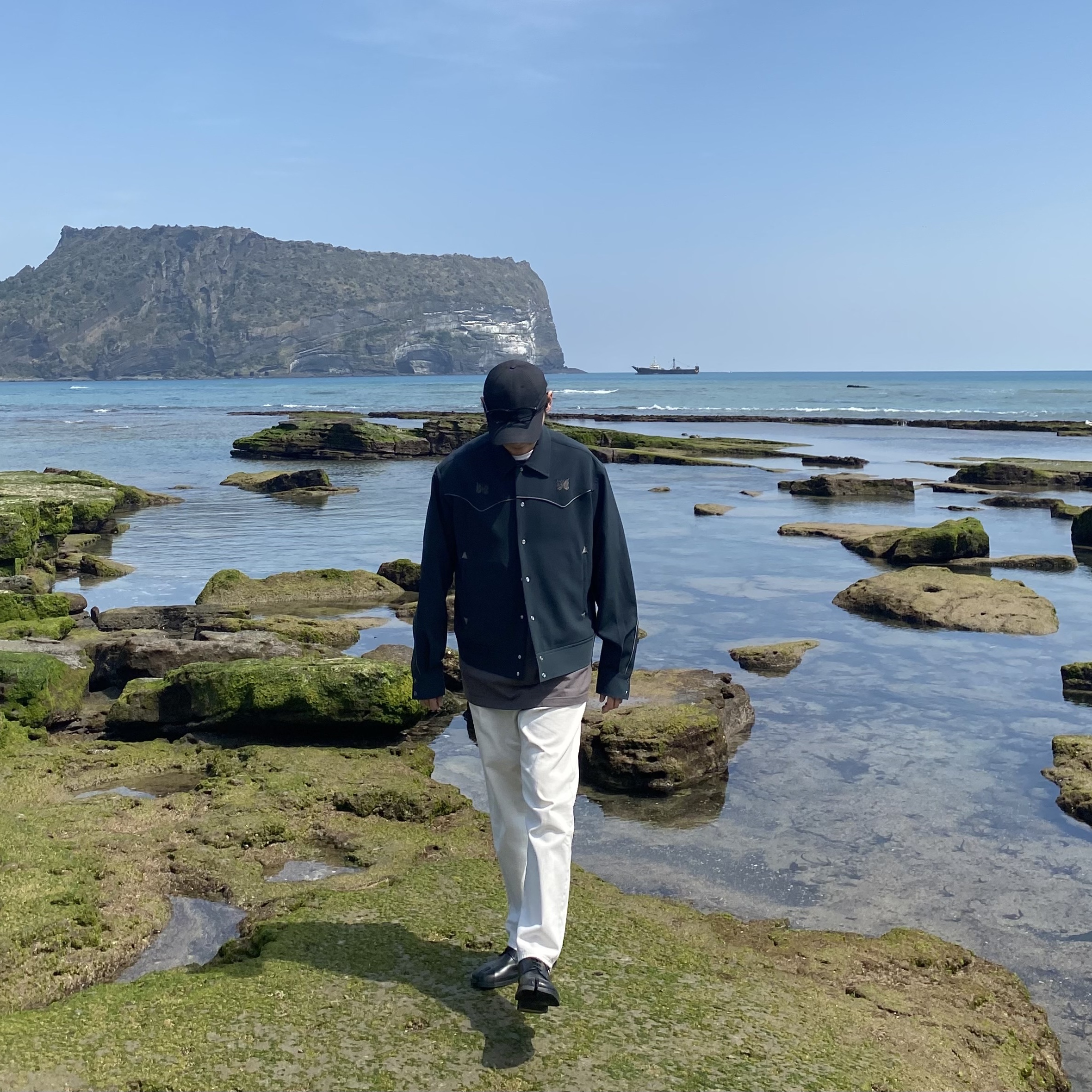 장롱이 (@_zanglong) 님의 게시물 | KREAM