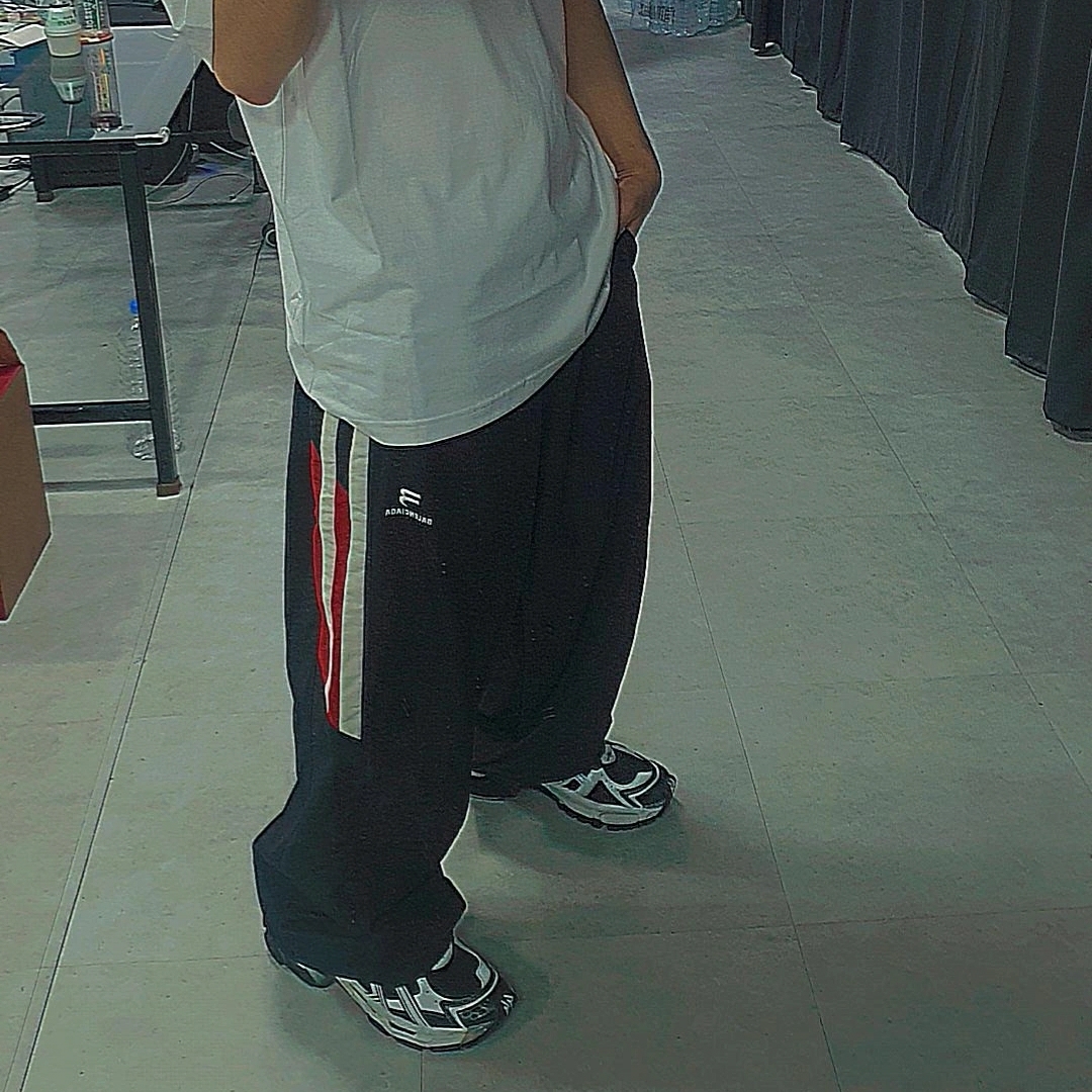 발렌좋아 사이즈 문의 ... (@ak._.pk_) 님의 게시물 | KREAM