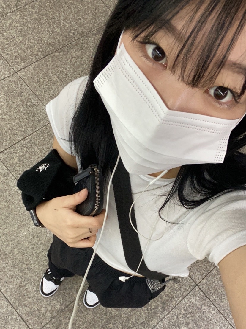 서삐 (@sssss_yyyyy) 님의 게시물 | KREAM