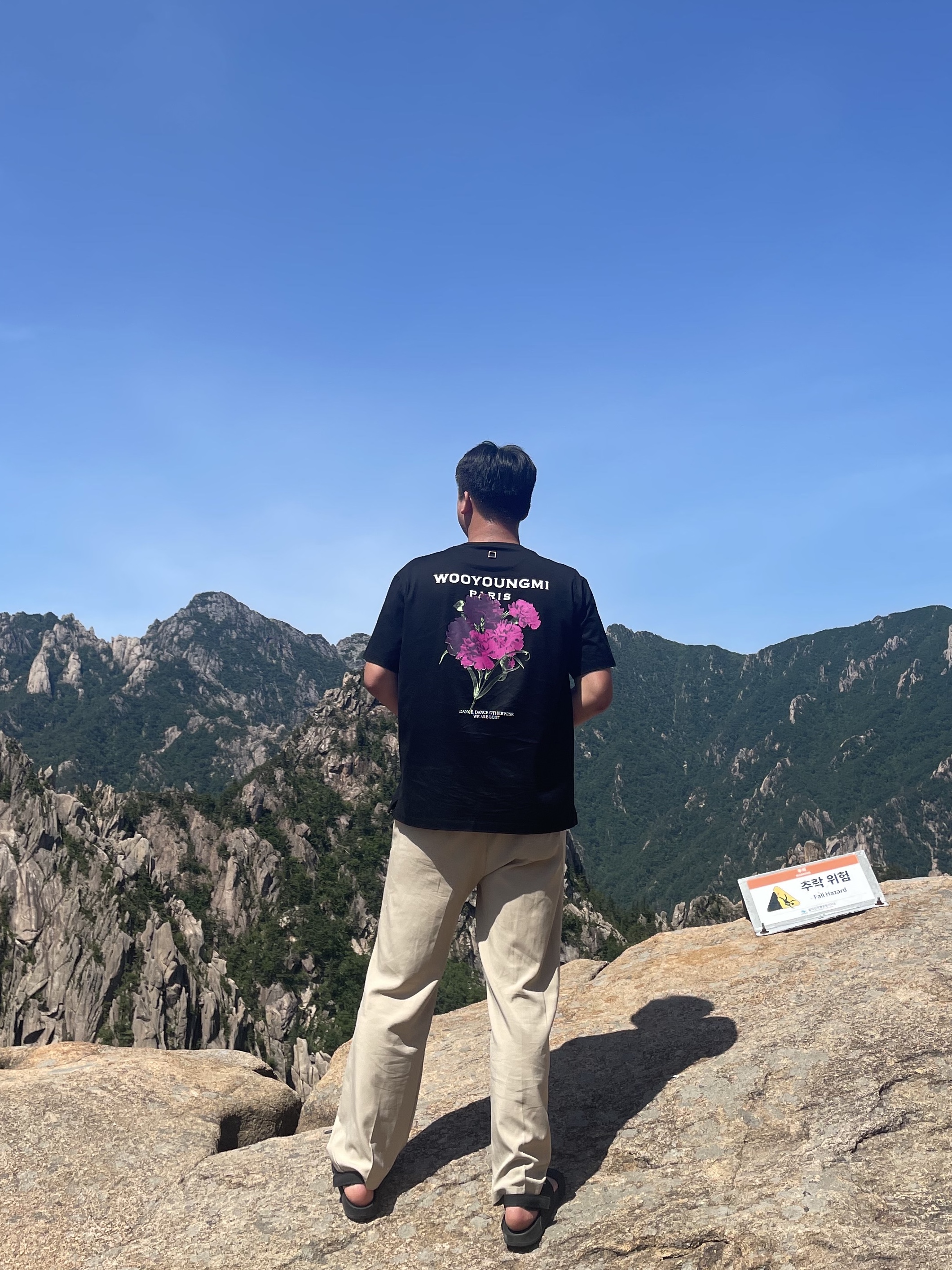 Junseok (@jun._.seok) 님의 게시물 | KREAM